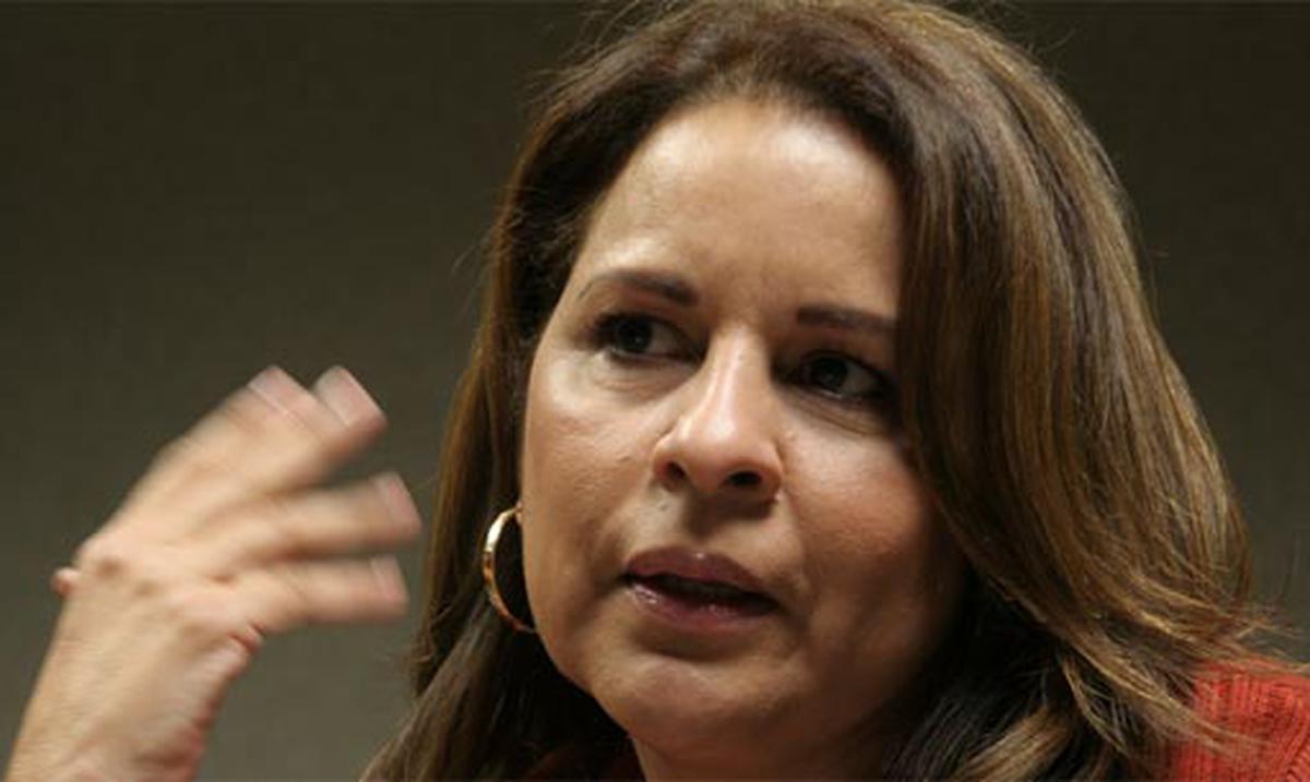 Endiablá Daisy Sánchez con el party de La casa de cristal - Primera Hora