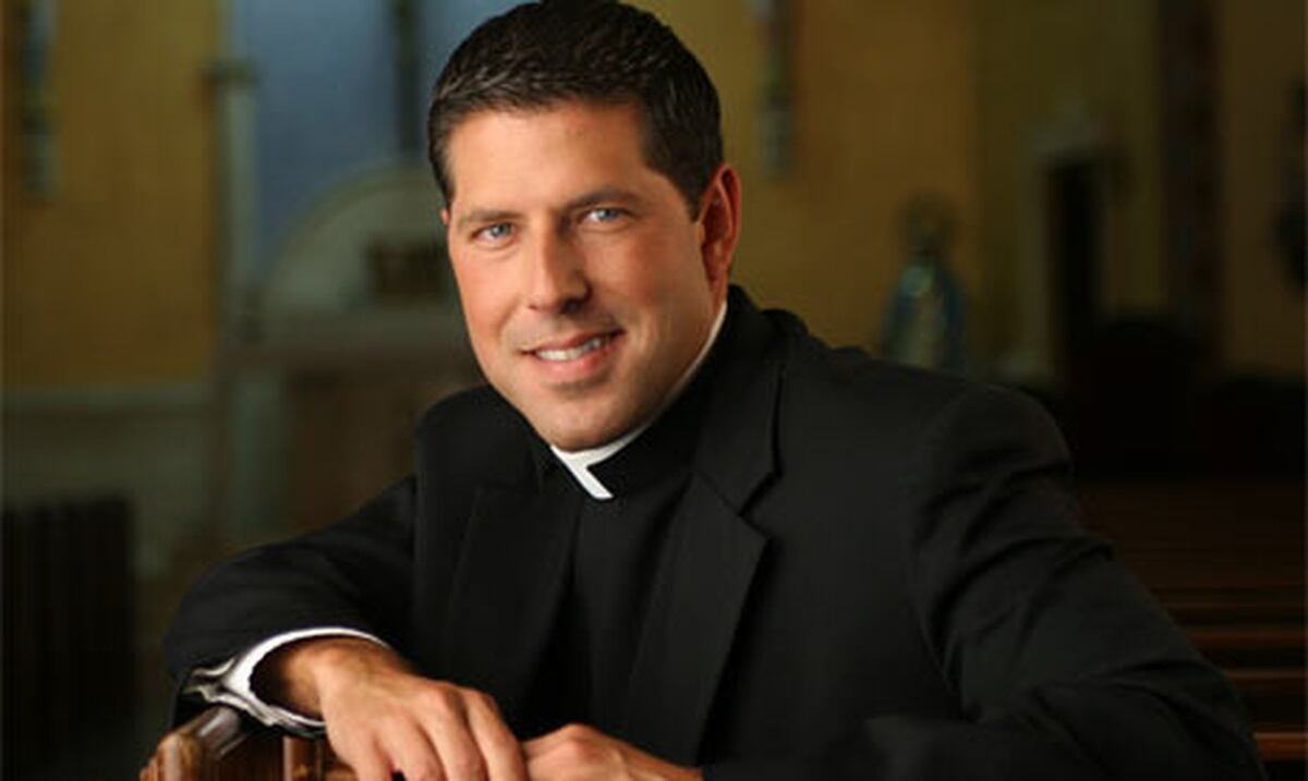 Padre Alberto tendrá programa en Fox - Primera Hora