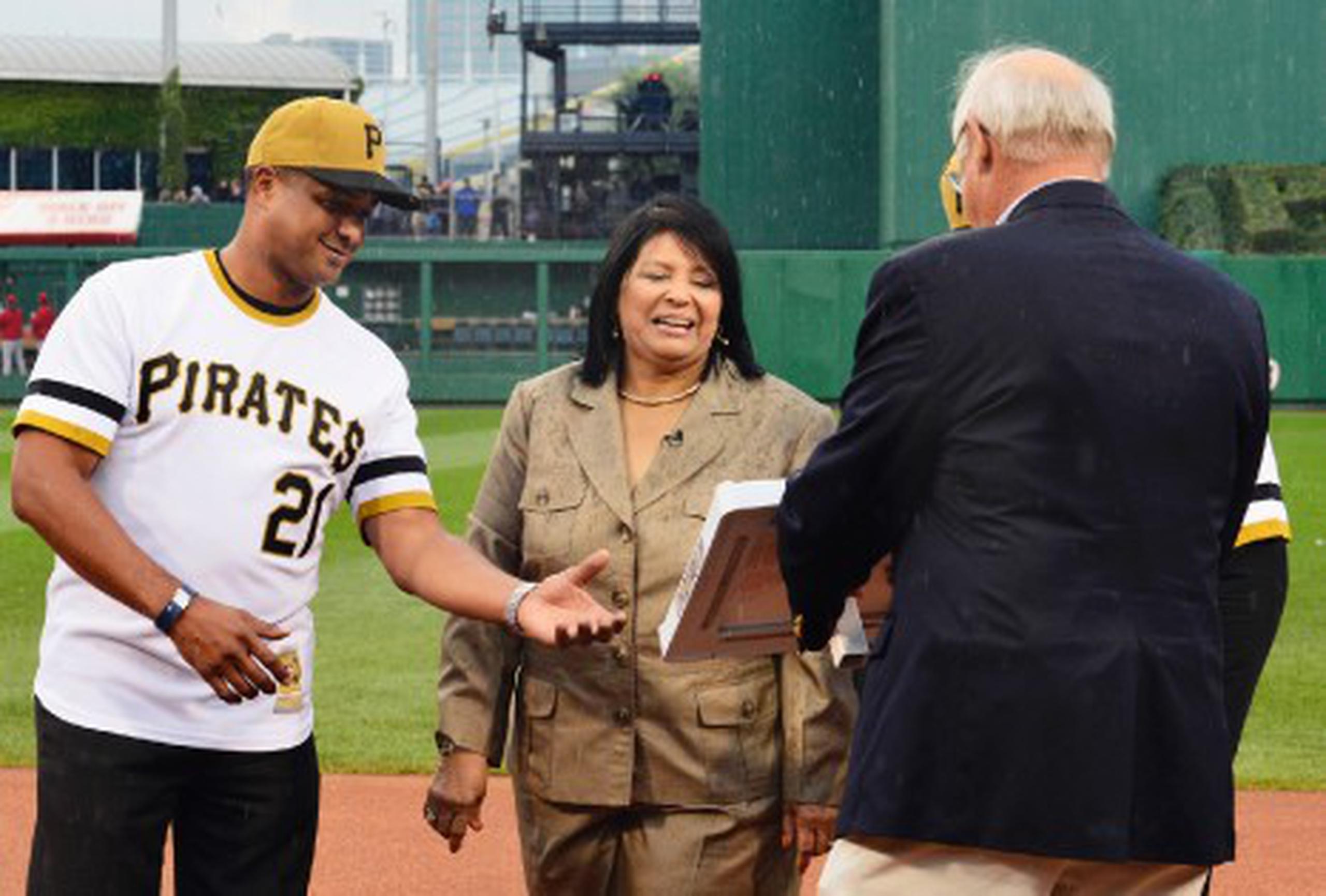 Conmemoran el 40 aniversario del hit 3,000 de Roberto Clemente en ...