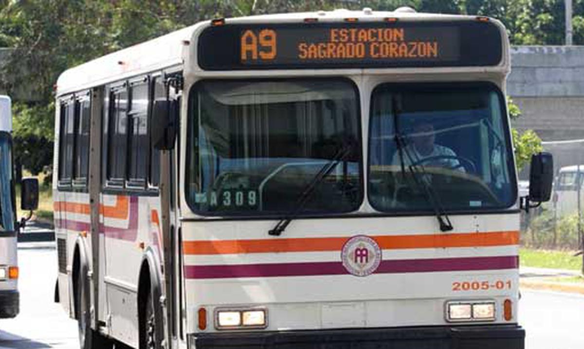 Denuncian que hay guaguas de la AMA en operaciones sin marbete ...