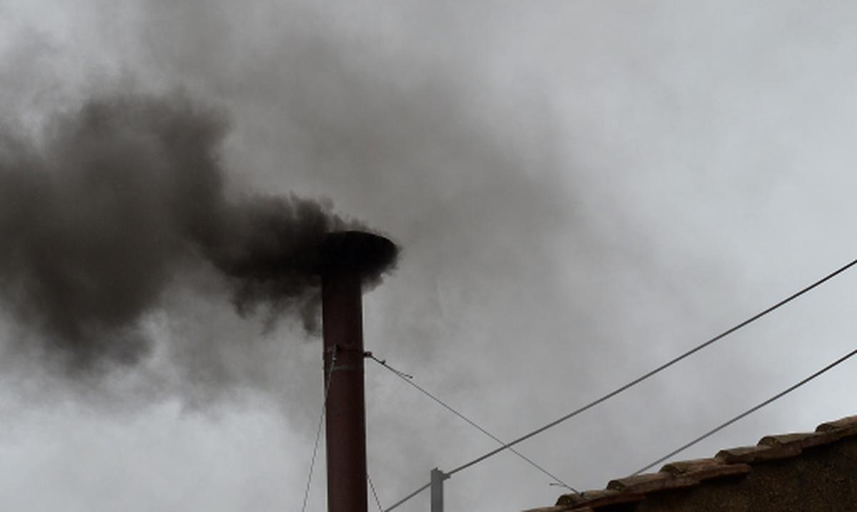Fumata negra en segundo día de cónclave papal - Primera Hora