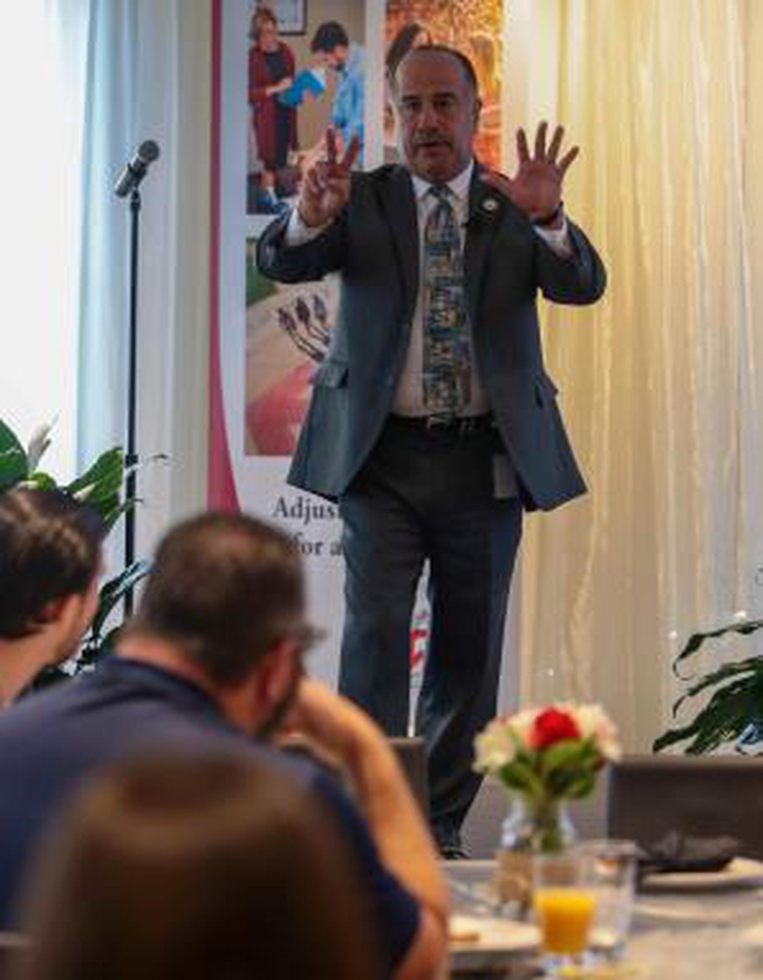 Puertorriqueño tiende la mano desde la presidencia del Sherman College ...