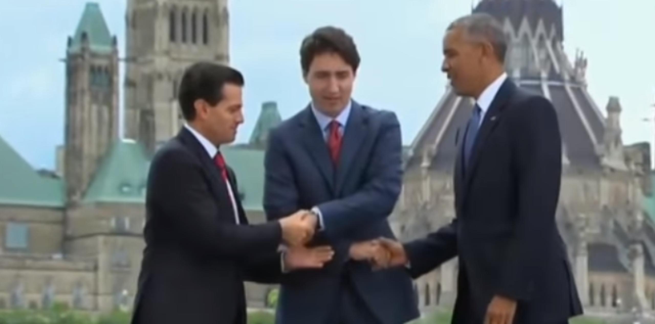 Incómodo saludo de manos entre Obama, Trudeau y Peña Nieto - Primera Hora