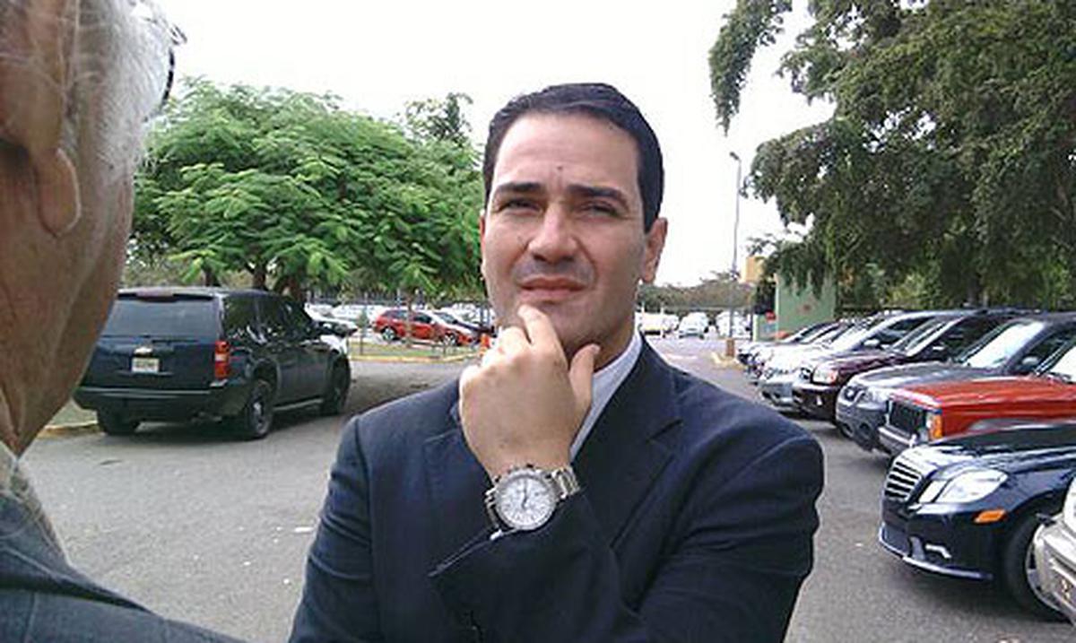 Sale Luis Farinacci de su cita en el Tribunal - Primera Hora