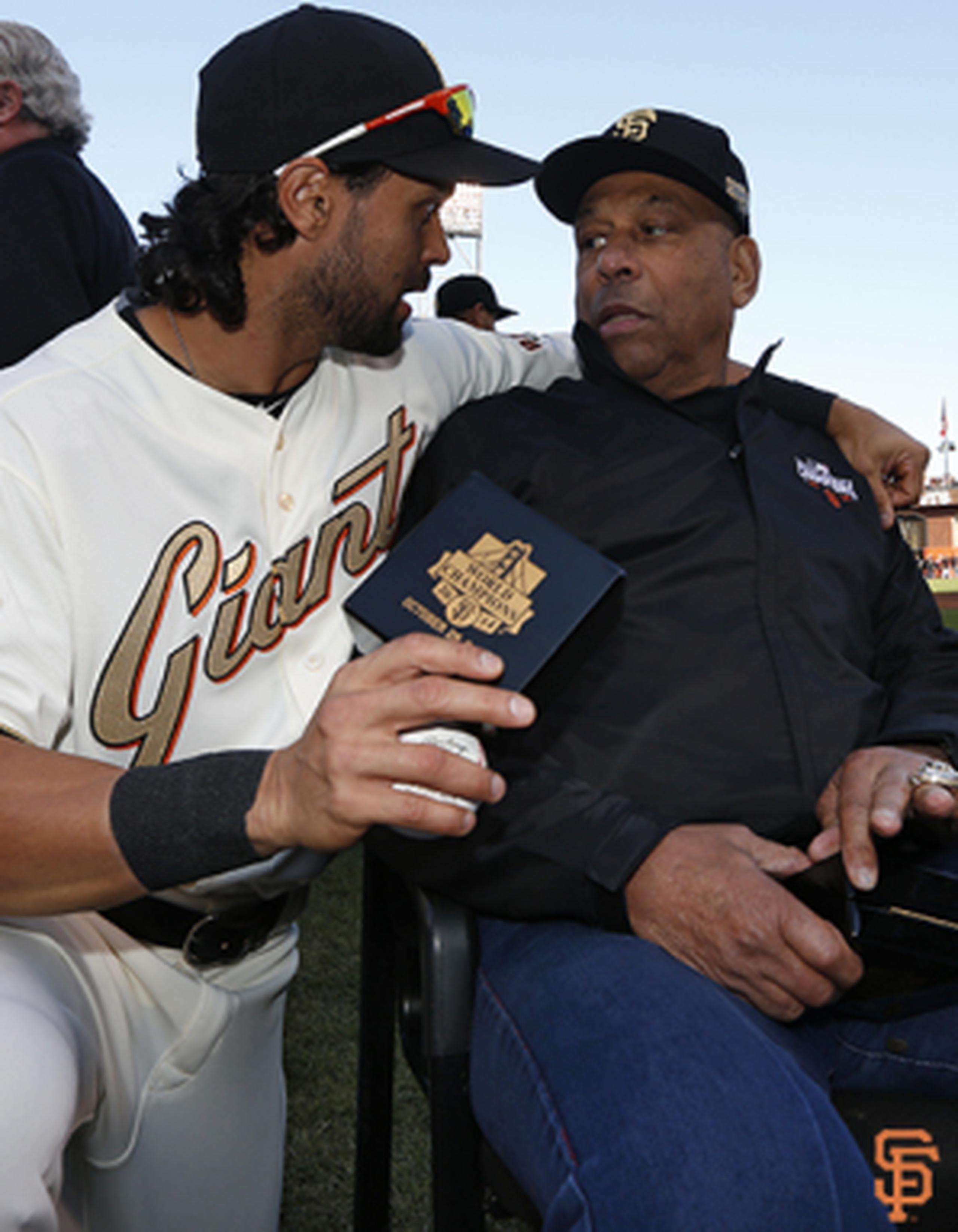 Ángel Pagán recibe junto con Orlando Cepeda la sortija de Serie Mundial ...
