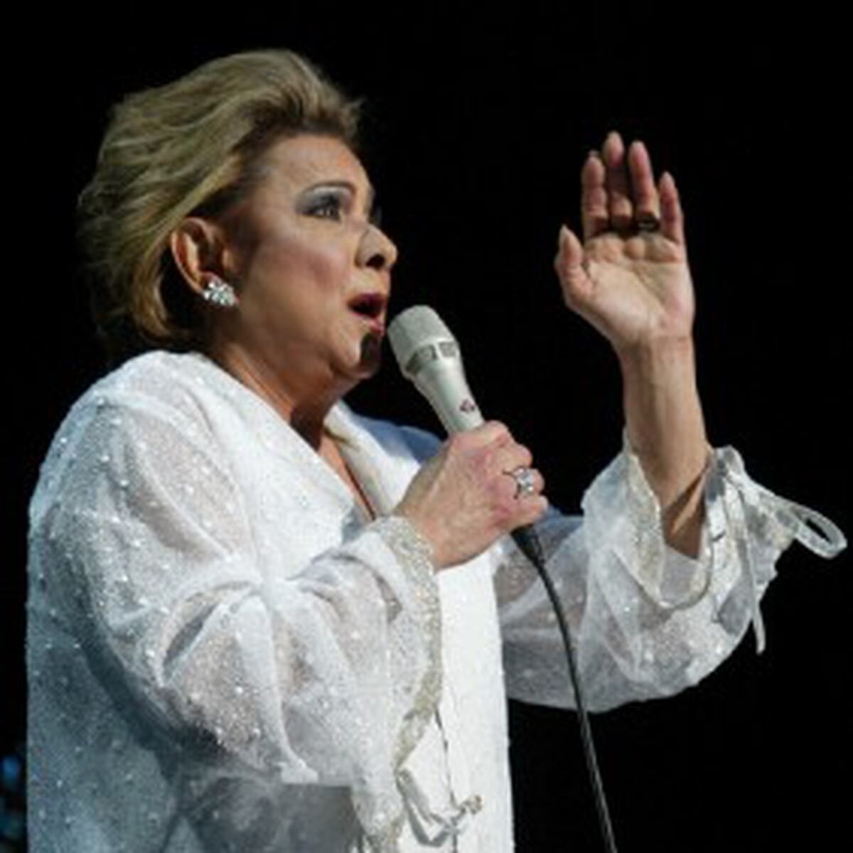 Lucecita se presenta con éxito en Argentina - Primera Hora