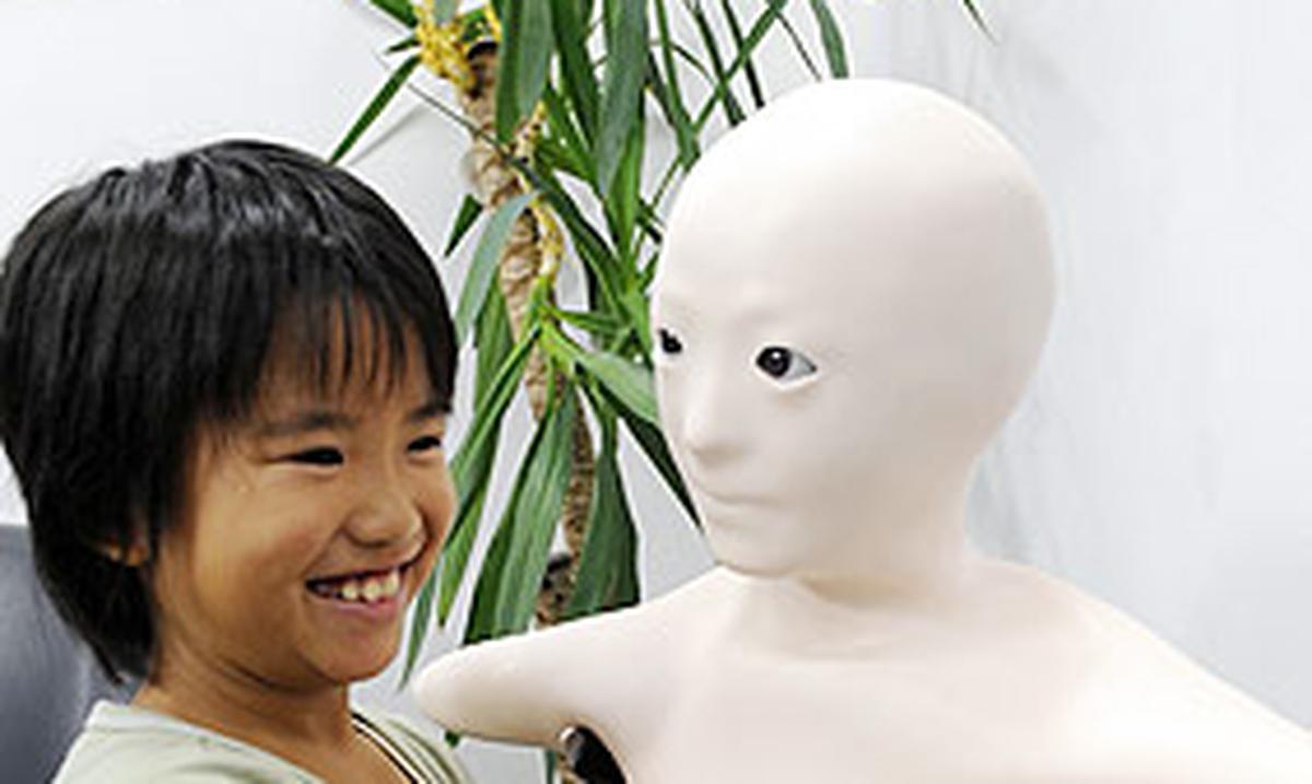 Humanos llegarán a enamorarse de androides, dice científico japonés ...