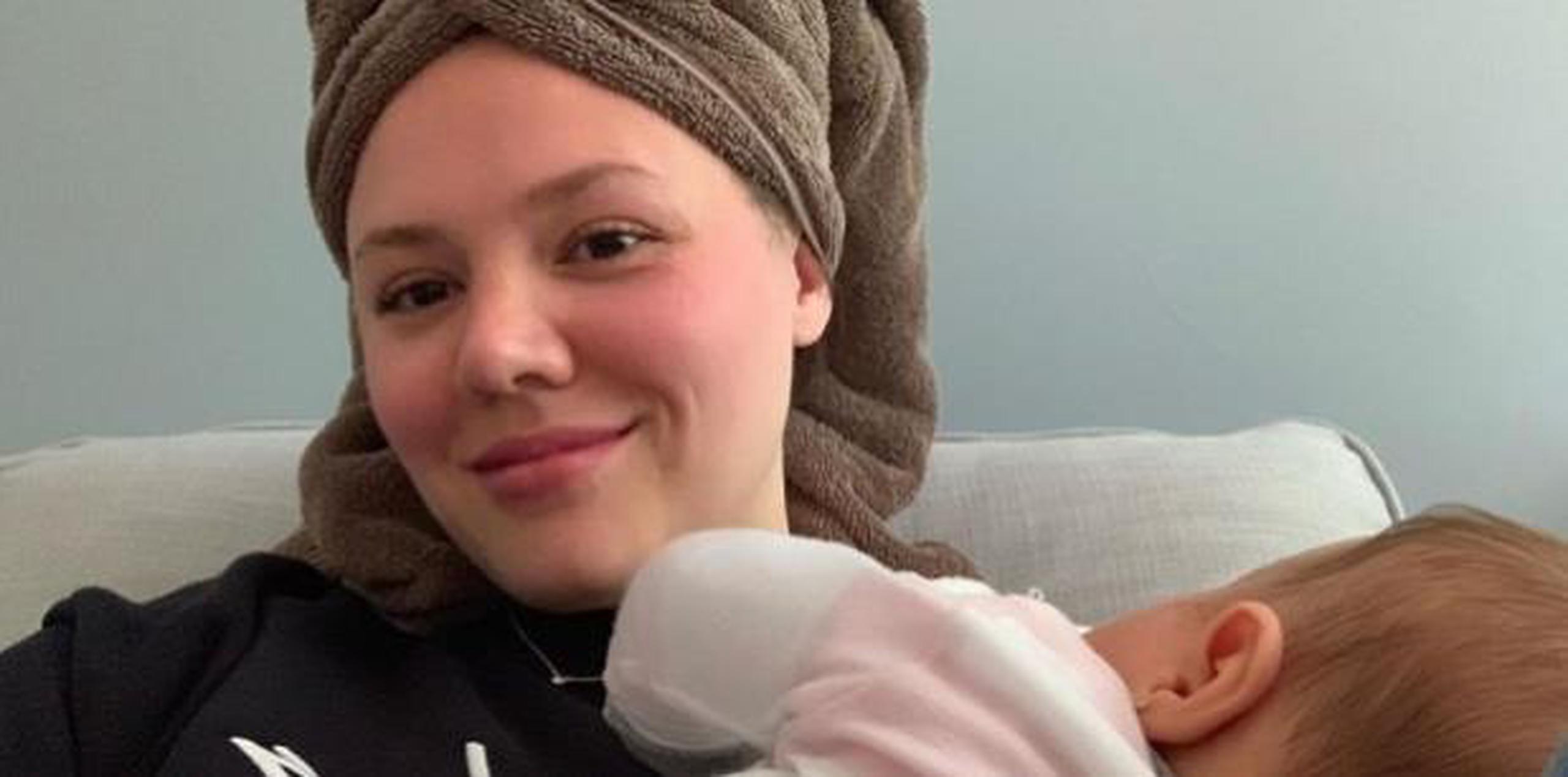 Captan por primera vez a Joy Huertas con su esposa y su hija - Primera Hora