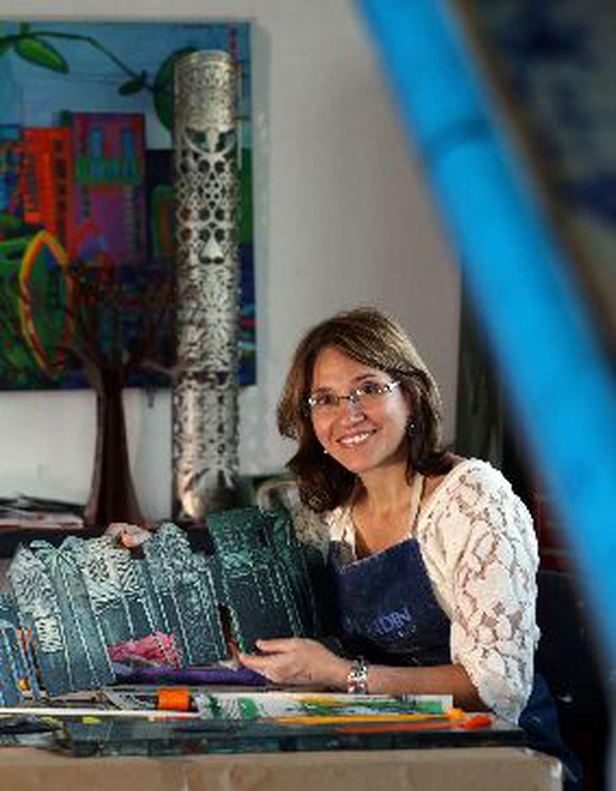 Fiel a la SanSe la artista Anna Nicholson - VÍDEO - Primera Hora