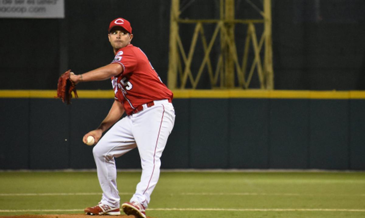 Pierde Joel Piñeiro en su regreso al béisbol invernal - Primera Hora