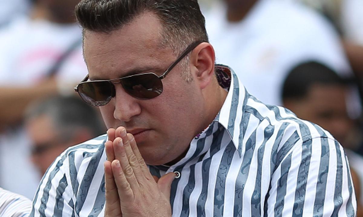 Emotiva canción de Samuel Hernández junto a sus padres - Primera Hora