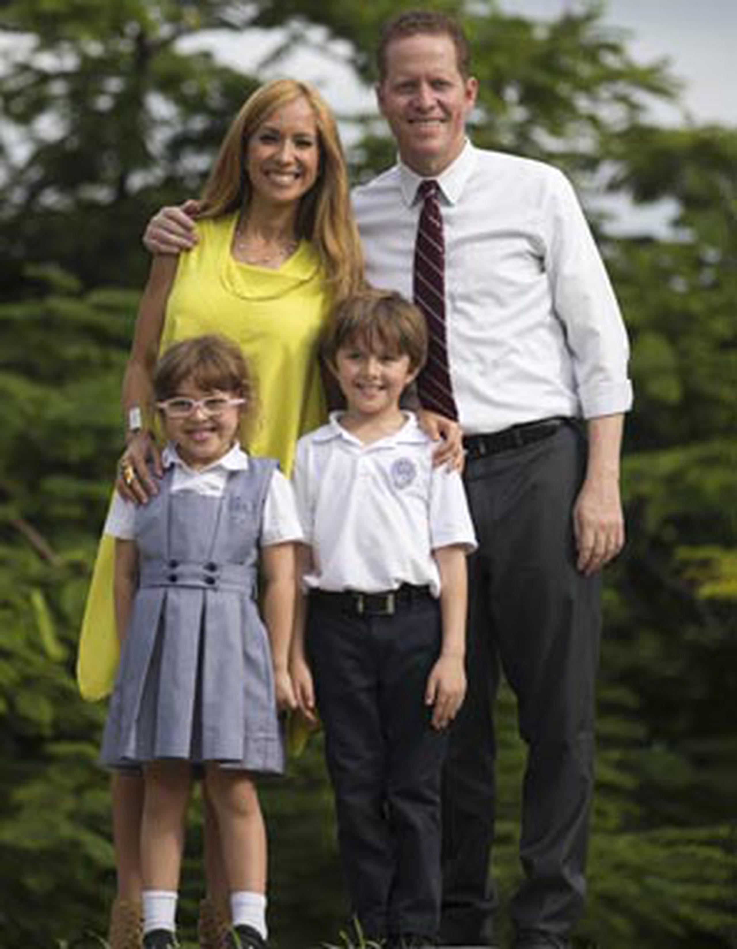 A David Bernier y Alexandra Fuentes les encanta tongonear a sus hijos ...