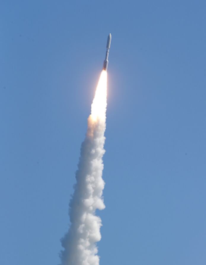 Cohete Atlas pone satélite en el espacio - Primera Hora