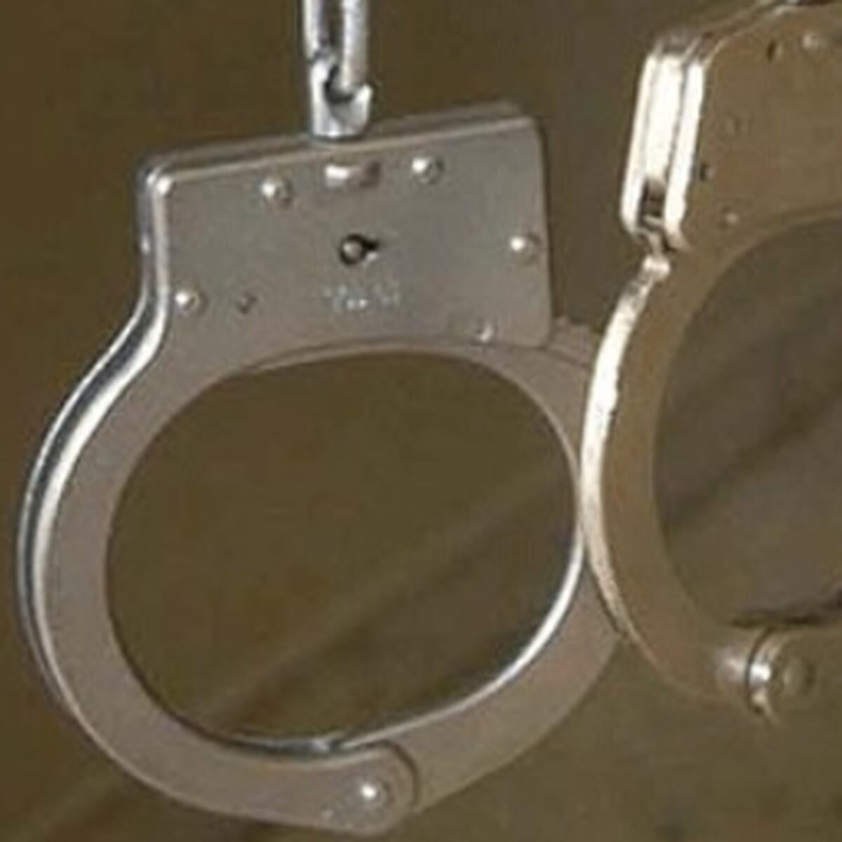 Arrestan hermana de "Papo Cachete" en un allanamiento en Caguas ...