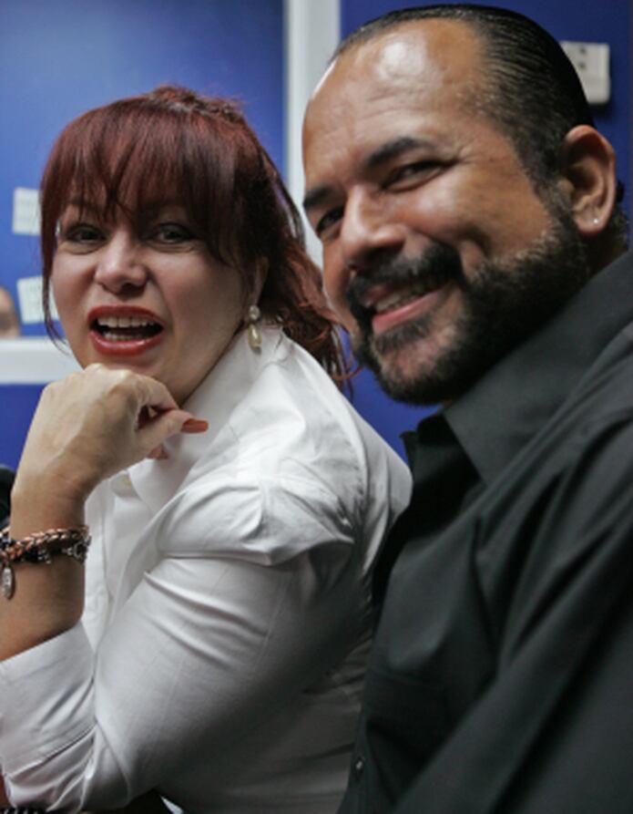 Feliz con dos hombres Iris Chacón - Primera Hora