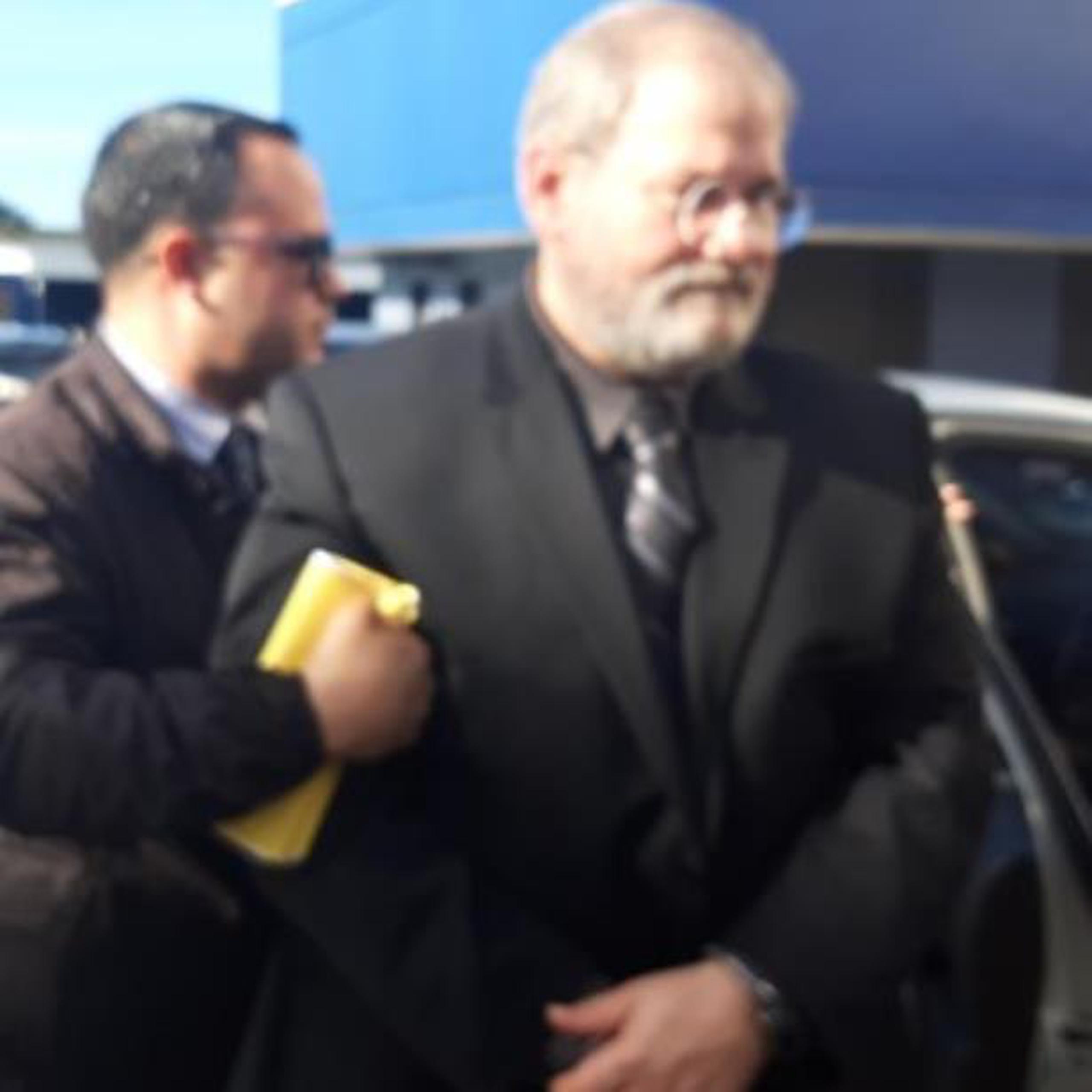 Cargos por homicidio negligente contra abuelastro de niña que cayó de ...