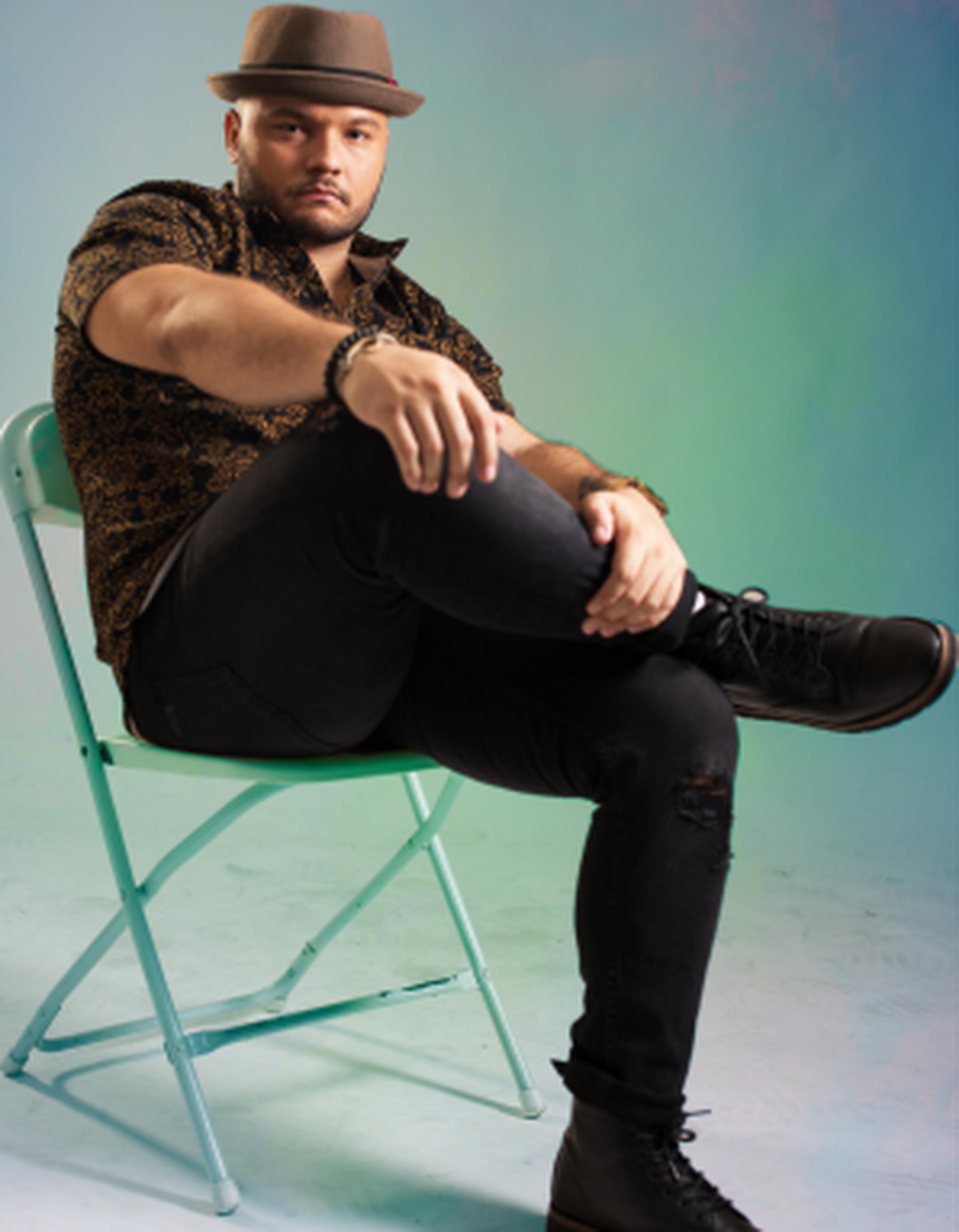 Carlos David le canta a su ‘Colorá’ - Primera Hora