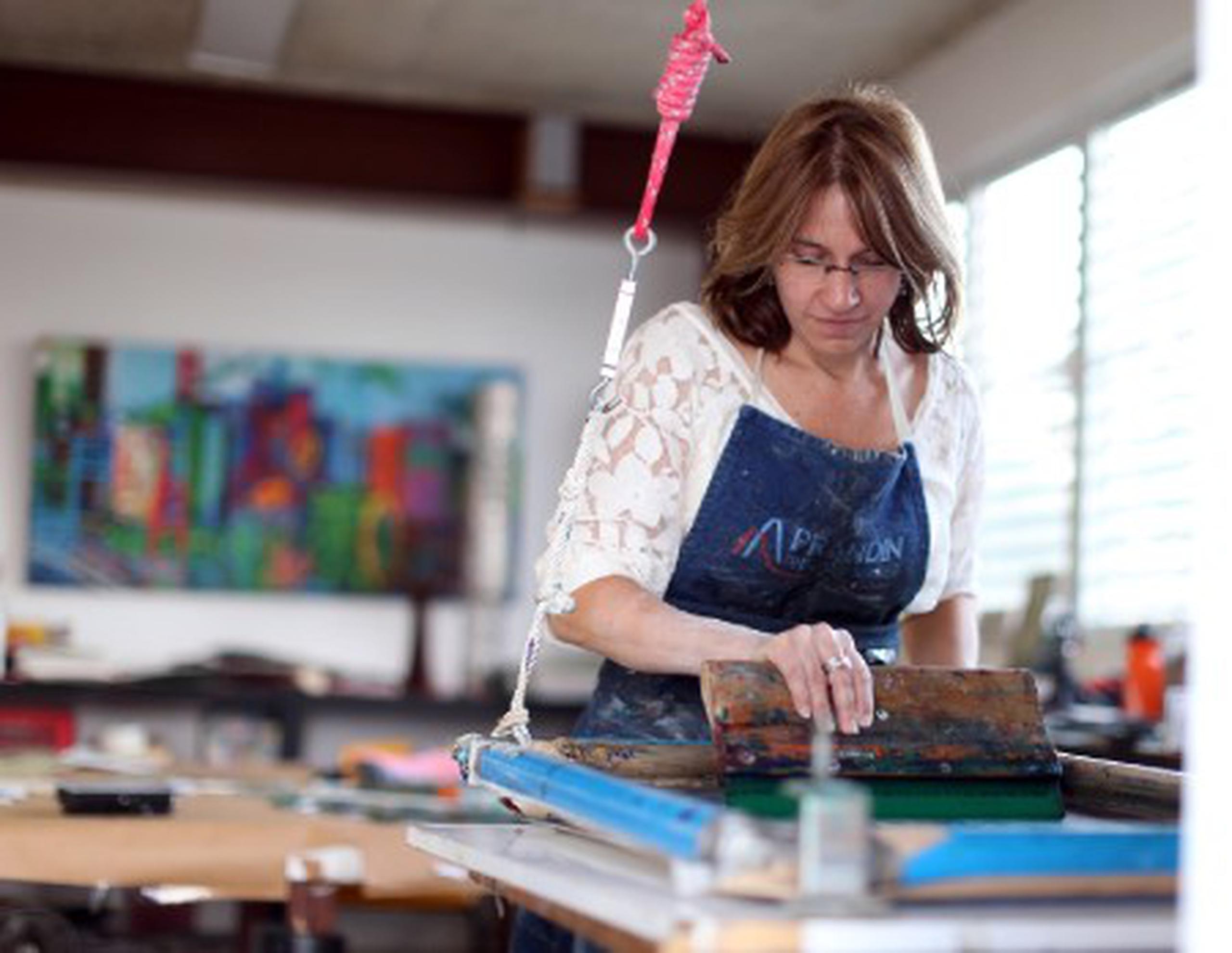 Fiel a la SanSe la artista Anna Nicholson - VÍDEO - Primera Hora