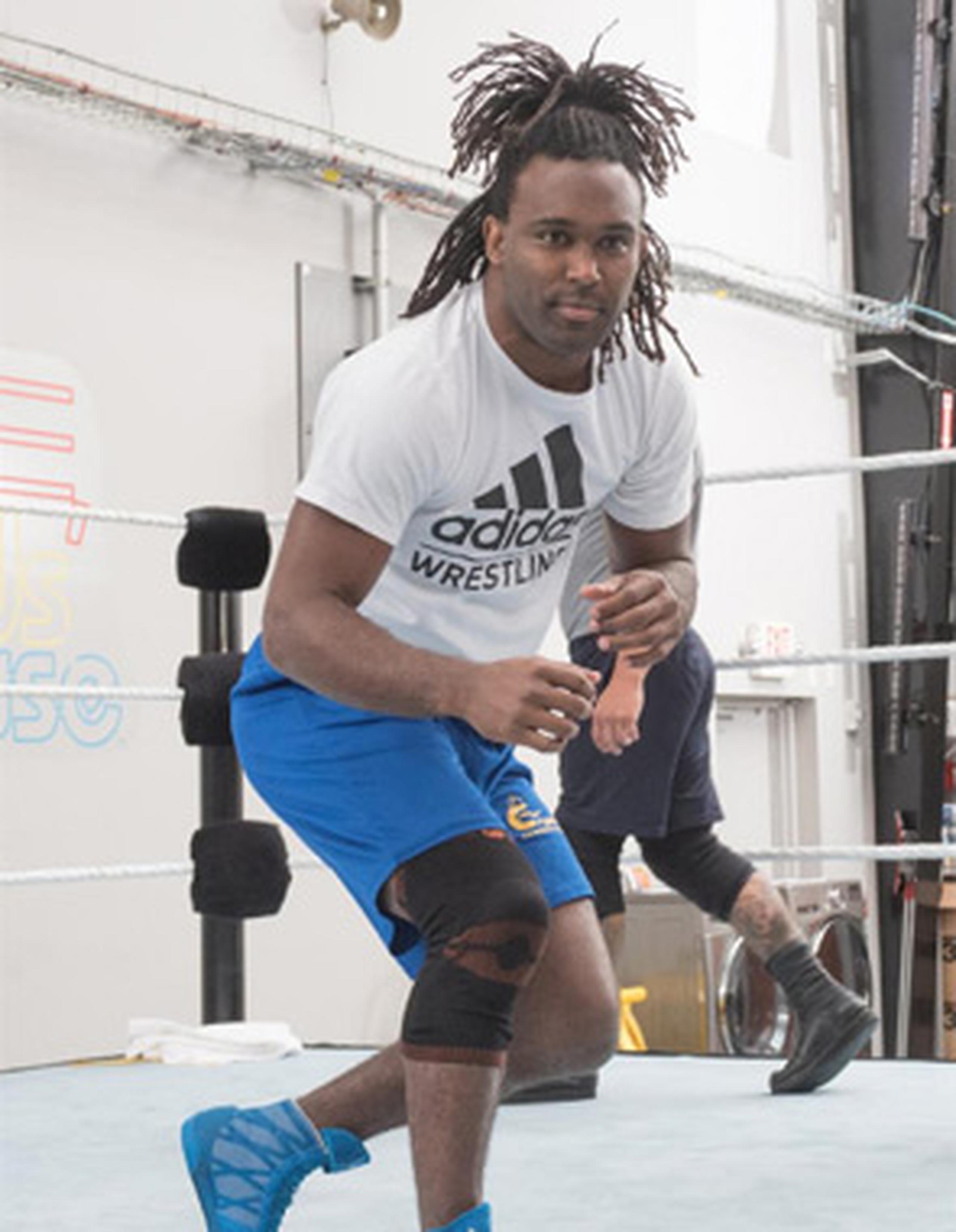 Jaime Espinal demuestra sus talentos a la WWE - Primera Hora