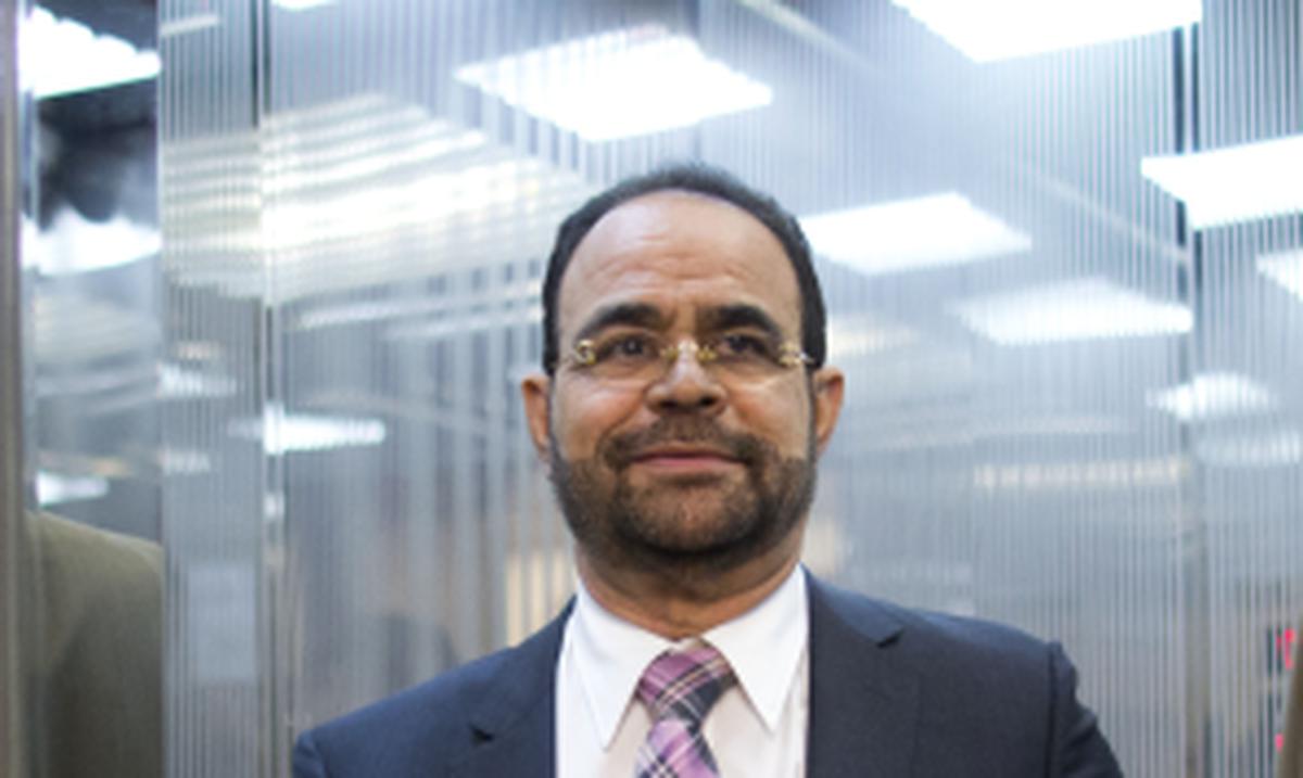 No es uno, son dos los contratos de Aníbal Vega Borges en el senado ...