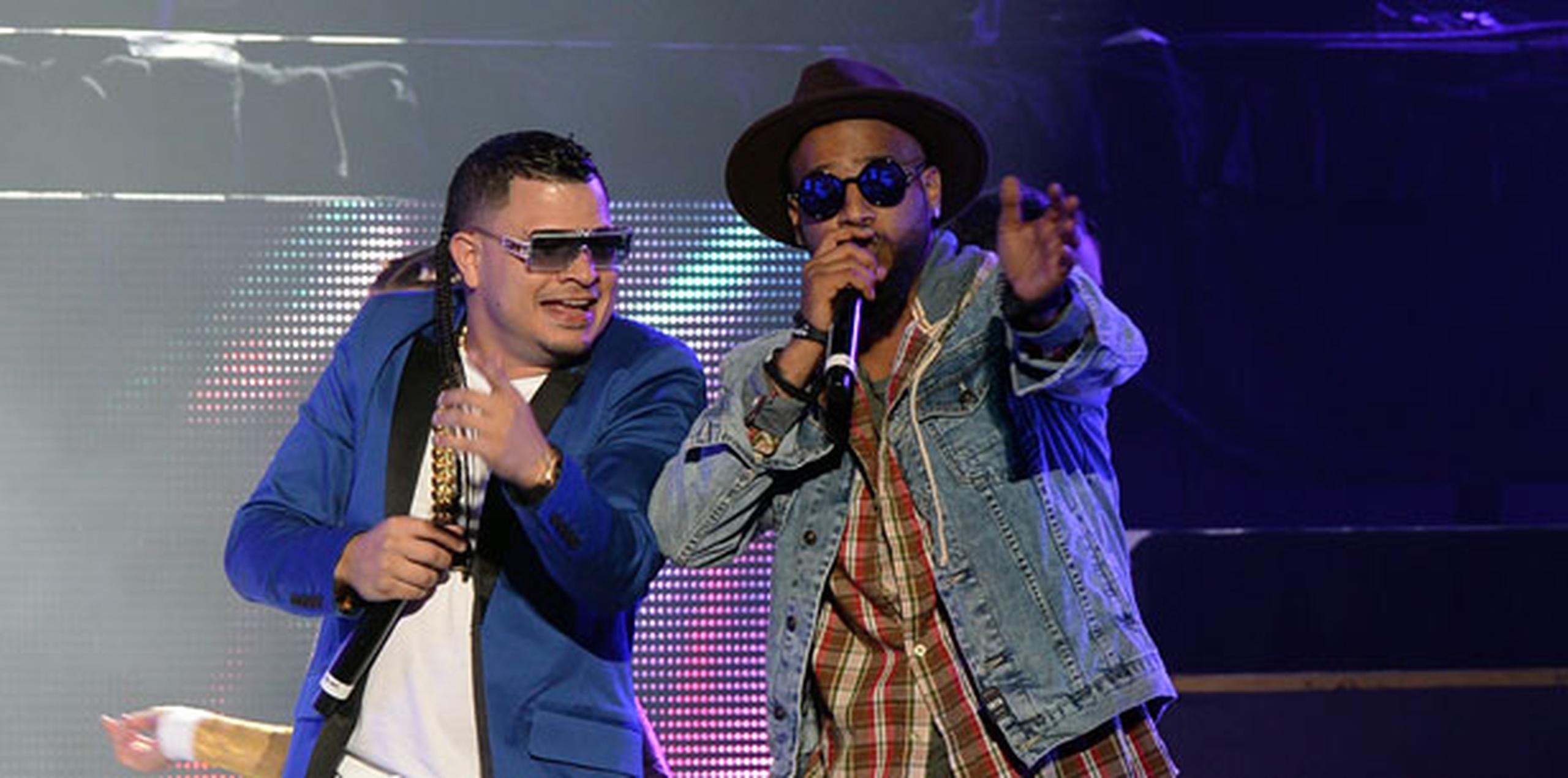Jowell y Randy piden subir "esa palma" en cierre popular - Primera Hora