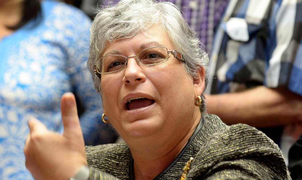 Ada Conde afirma que los gays se pueden seguir casando en la Isla ...