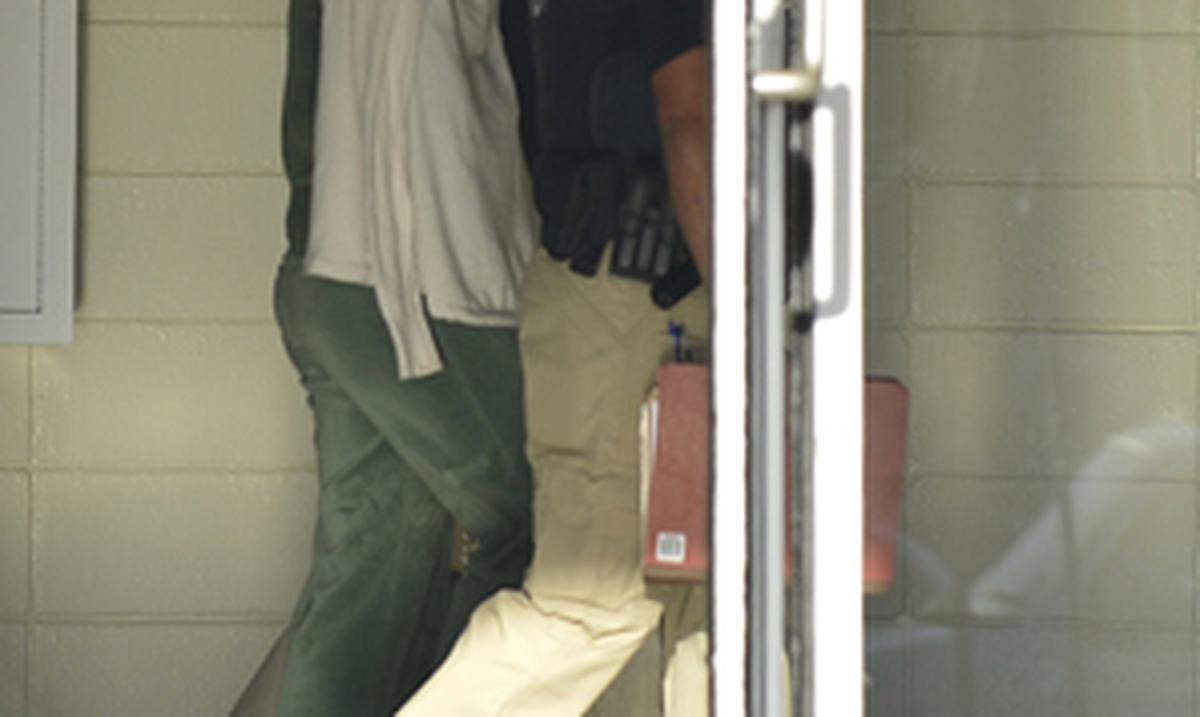 Voluminosa prueba contra exreina de belleza Sheila Benabe - Primera Hora