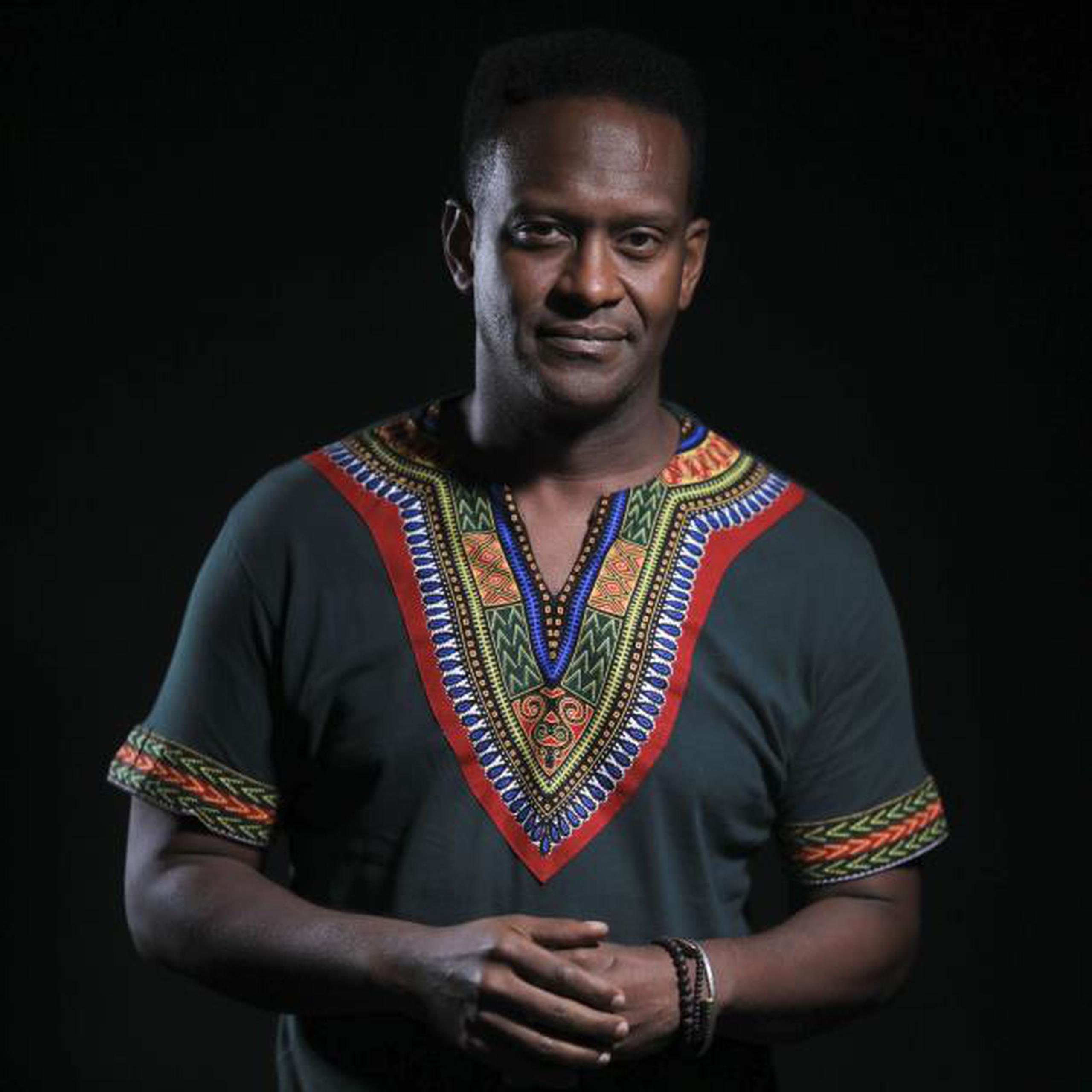 Modesto Lacén reparte de lo que él sabe - Primera Hora