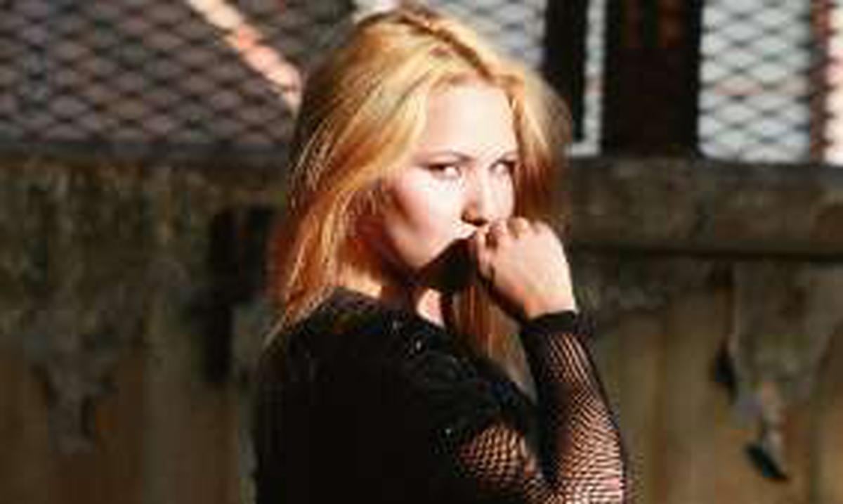 Jackie Alicea explota su sensualidad en la música - Primera Hora