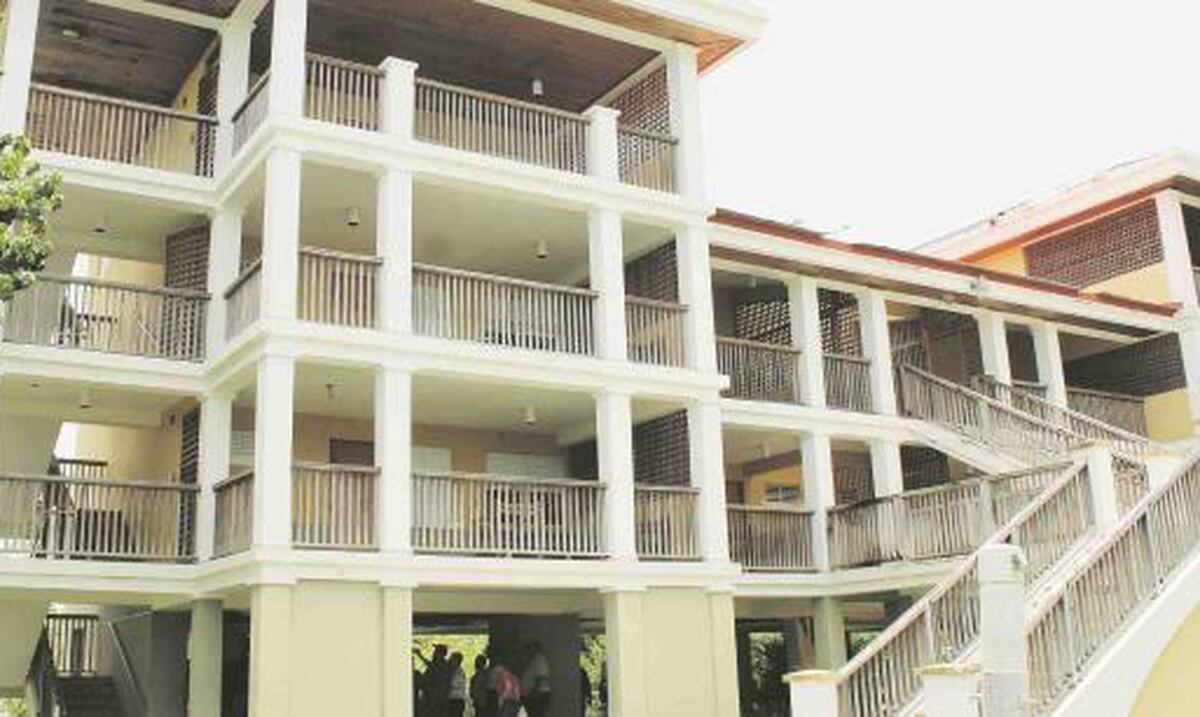 Alcalde conversa con el DRD para hacerse cargo de las cabañas del ...