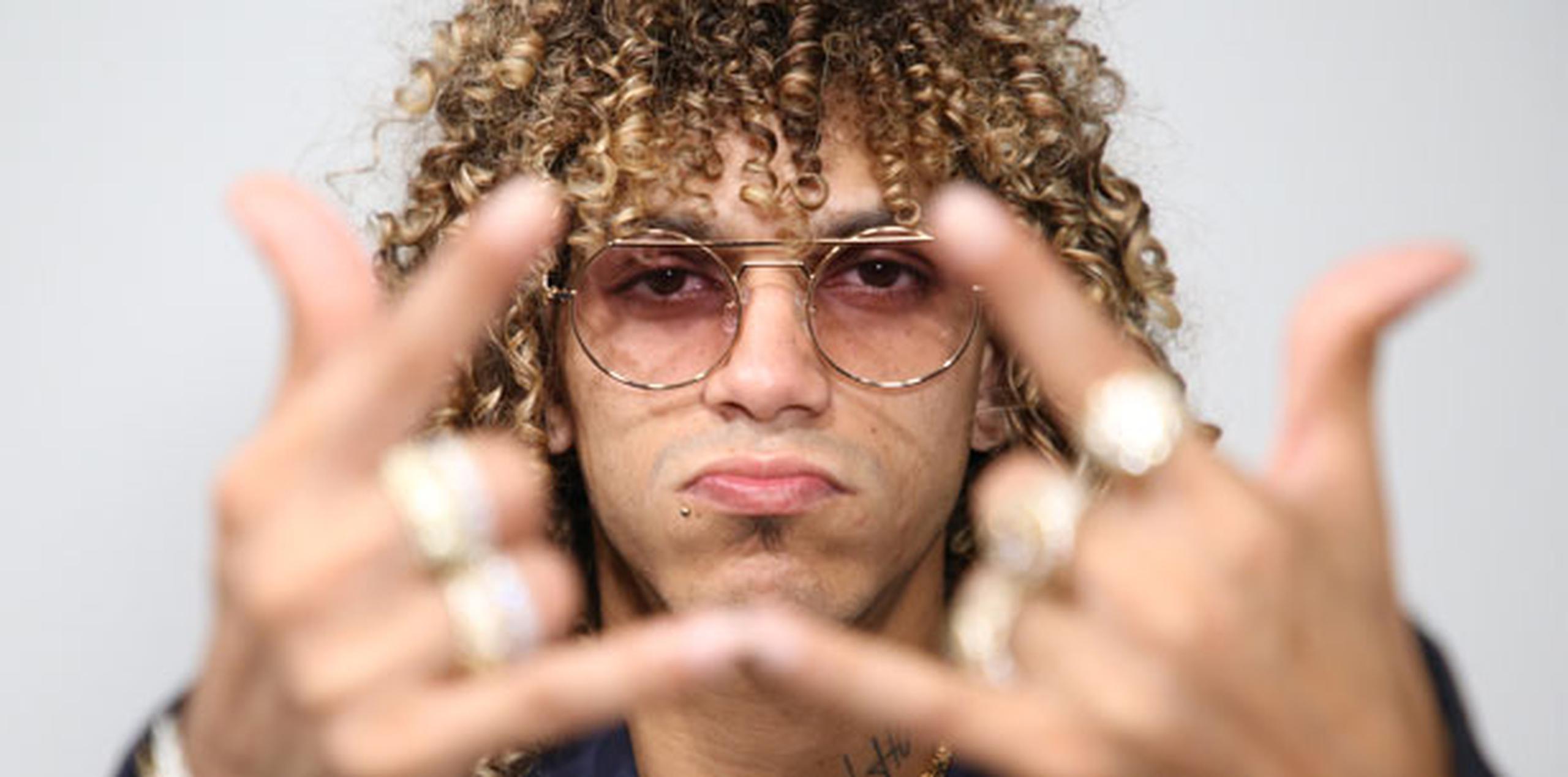 Jon Z sorprende a la madre de sus hijos con una casa - Primera Hora