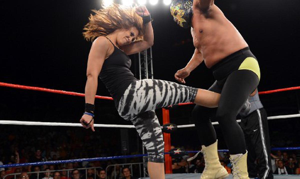 Fanaticada de la WWC sigue fiel tras 40 años de historias - Primera Hora