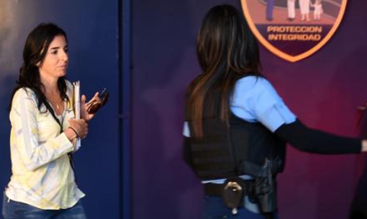 Ana Cacho radica querella en la policía por video musical - Primera Hora