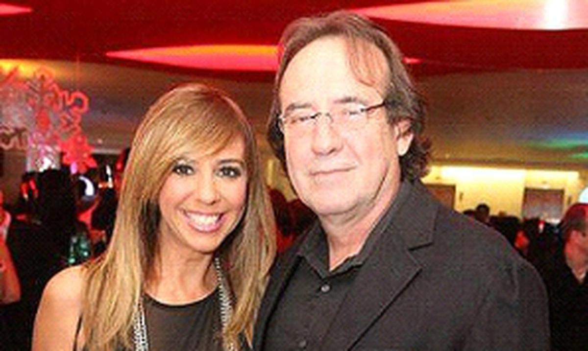 Feliz Gricel Mamery con el puesto de su marido - Primera Hora