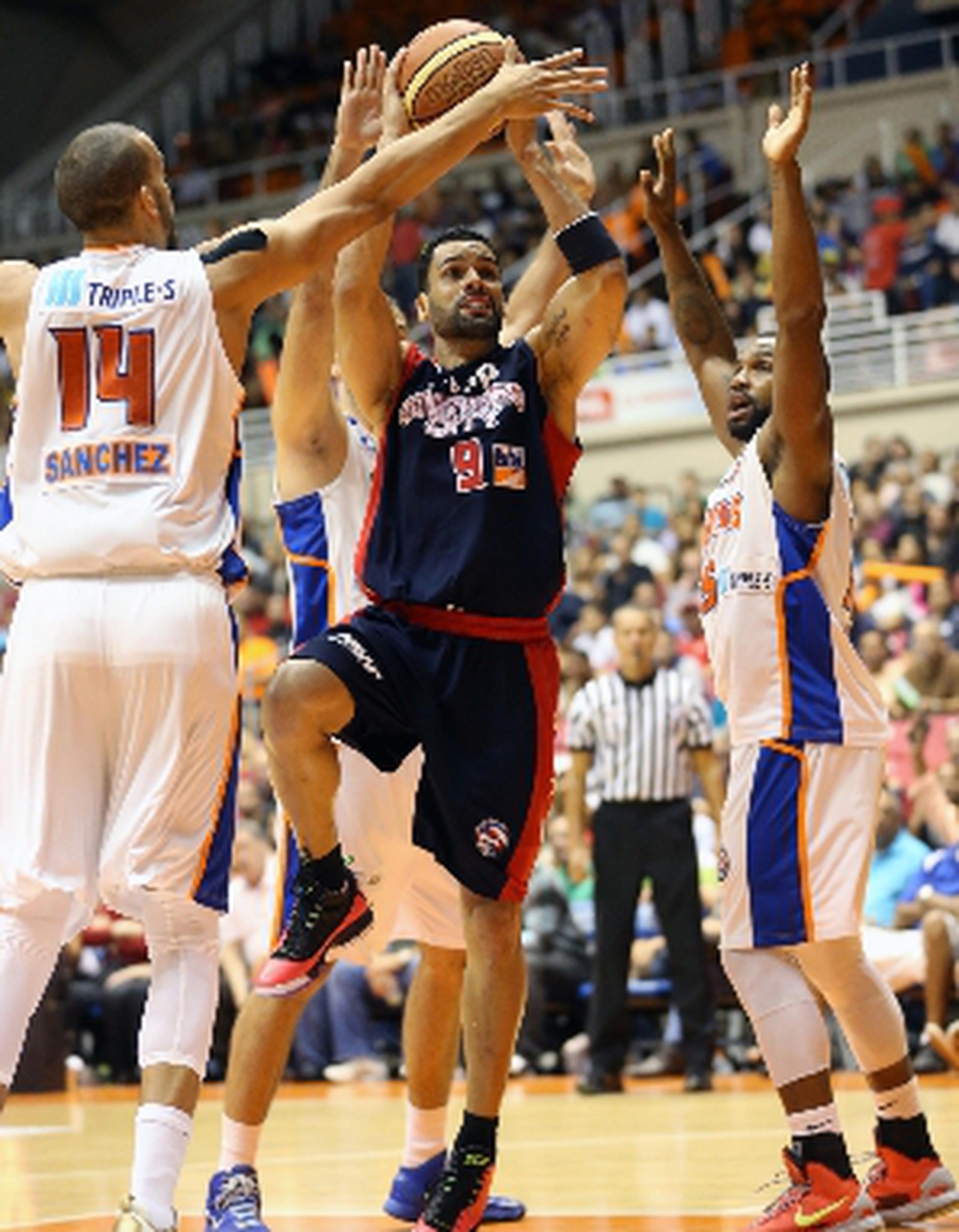 Christian Dalmau a punto de ser cangrejo - Primera Hora