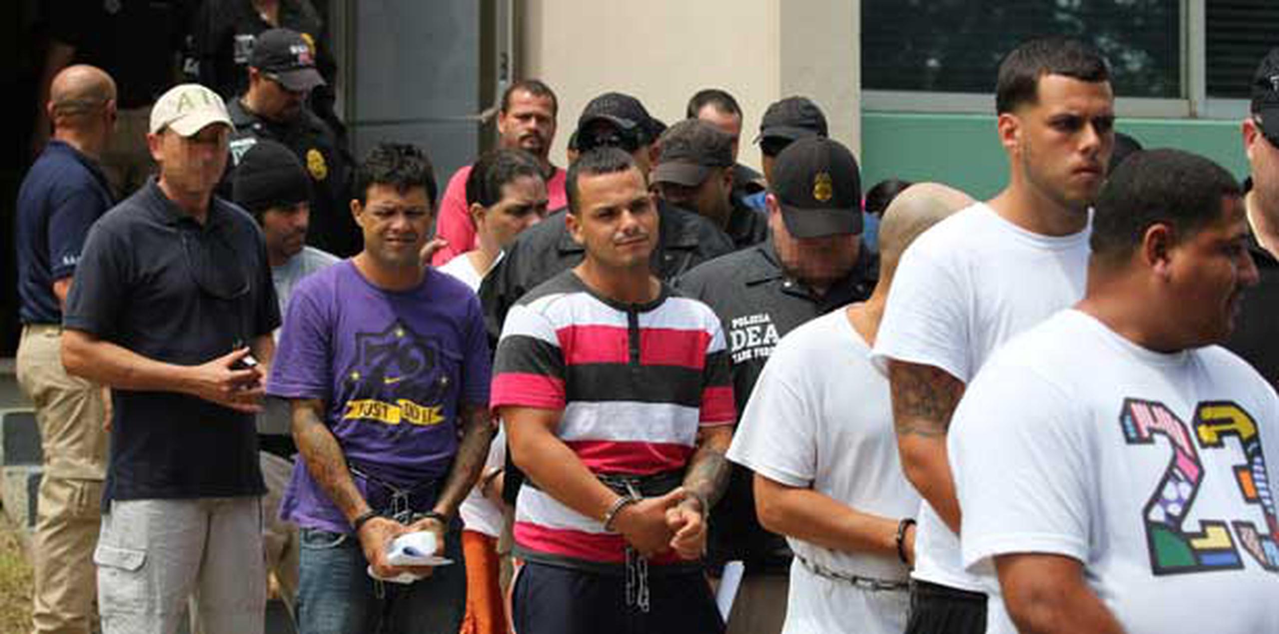 Operativo de la DEA en residencial en Arecibo - Primera Hora