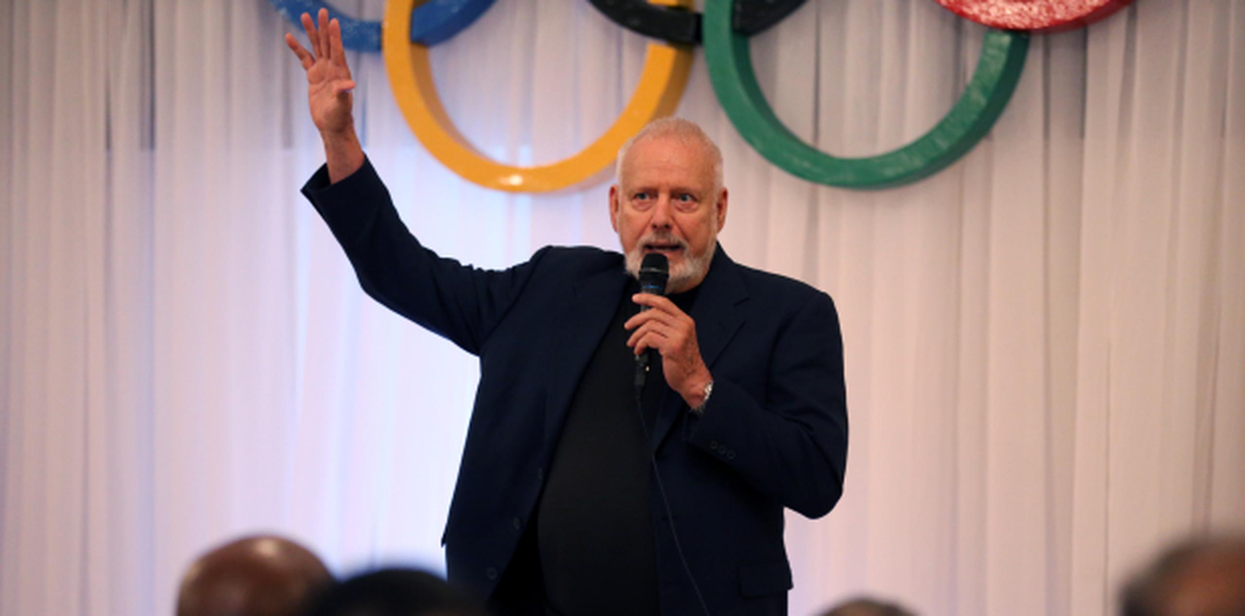 La familia del básquet no pudo despedirse de Neftalí Rivera - Primera Hora