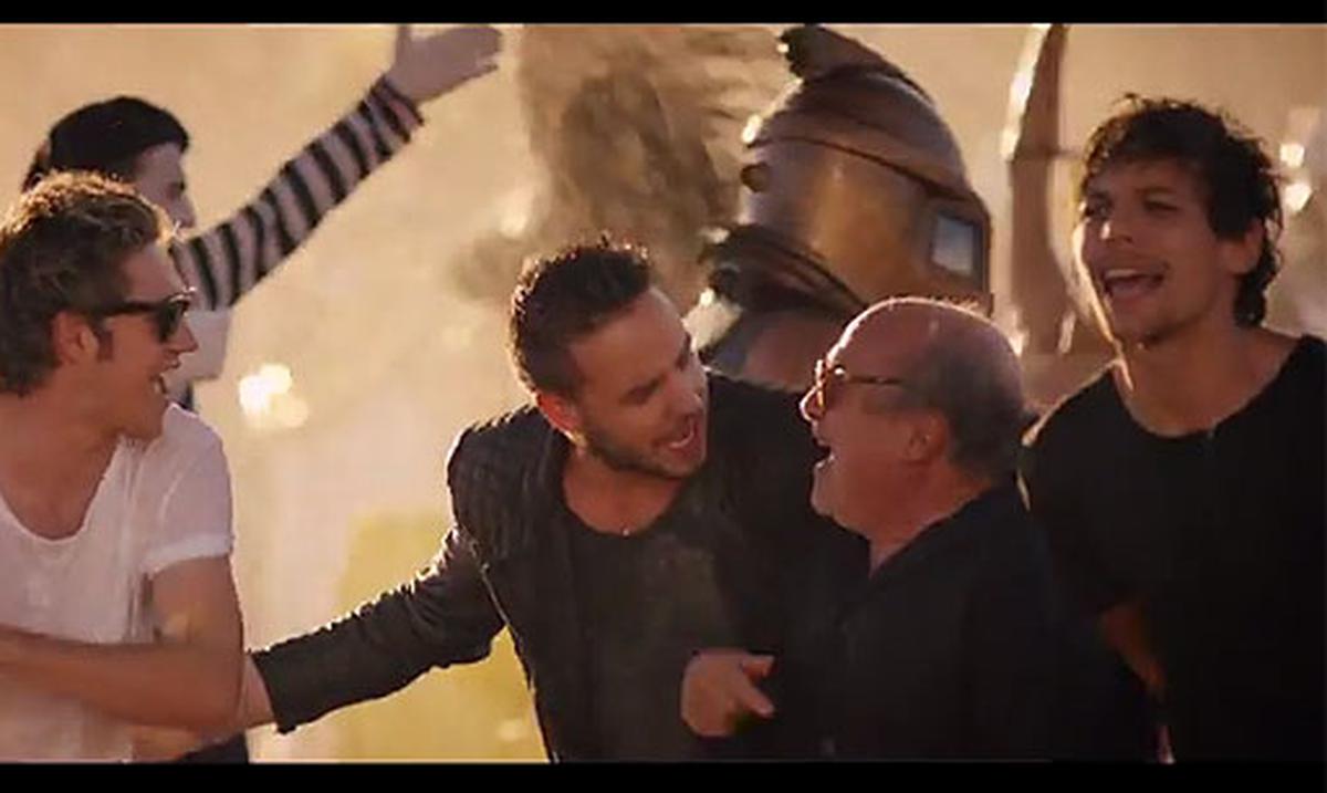 One Direction estrena vídeo con la participación del actor Danny DeVito ...