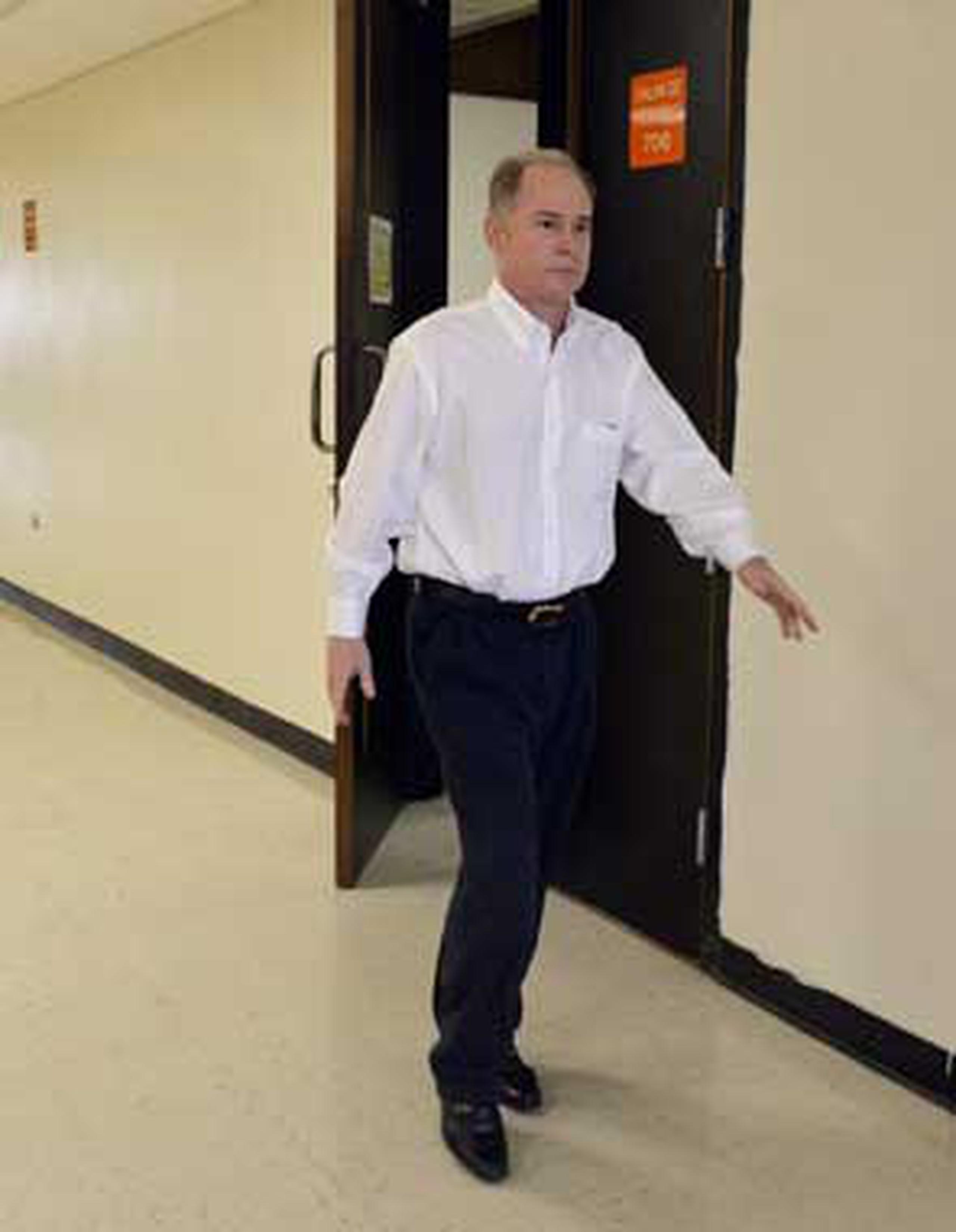 Pablo Casellas llega al tribunal más relajado y sin bastón - Primera Hora