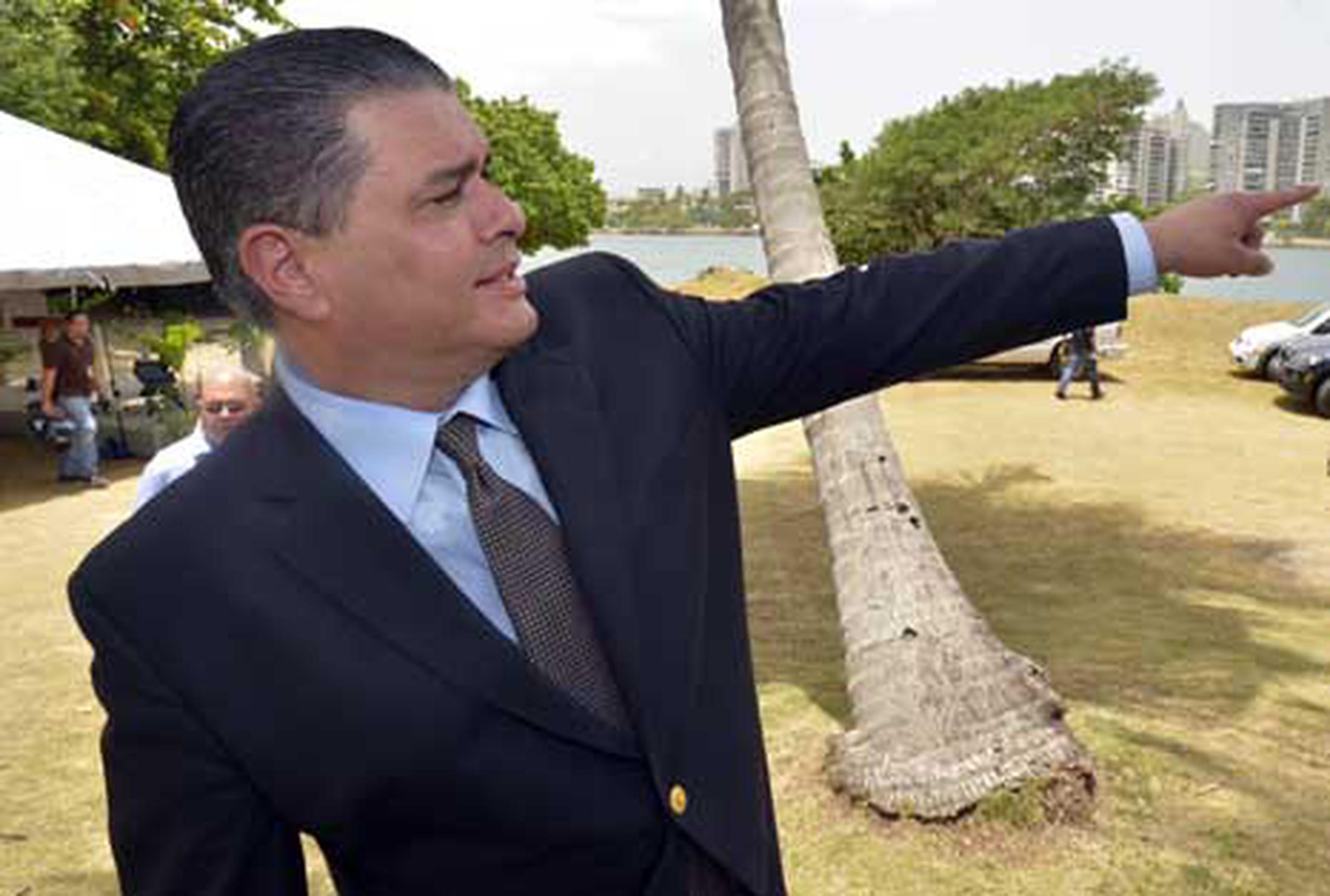 Santini tendrá que responder a demanda en su contra - Primera Hora