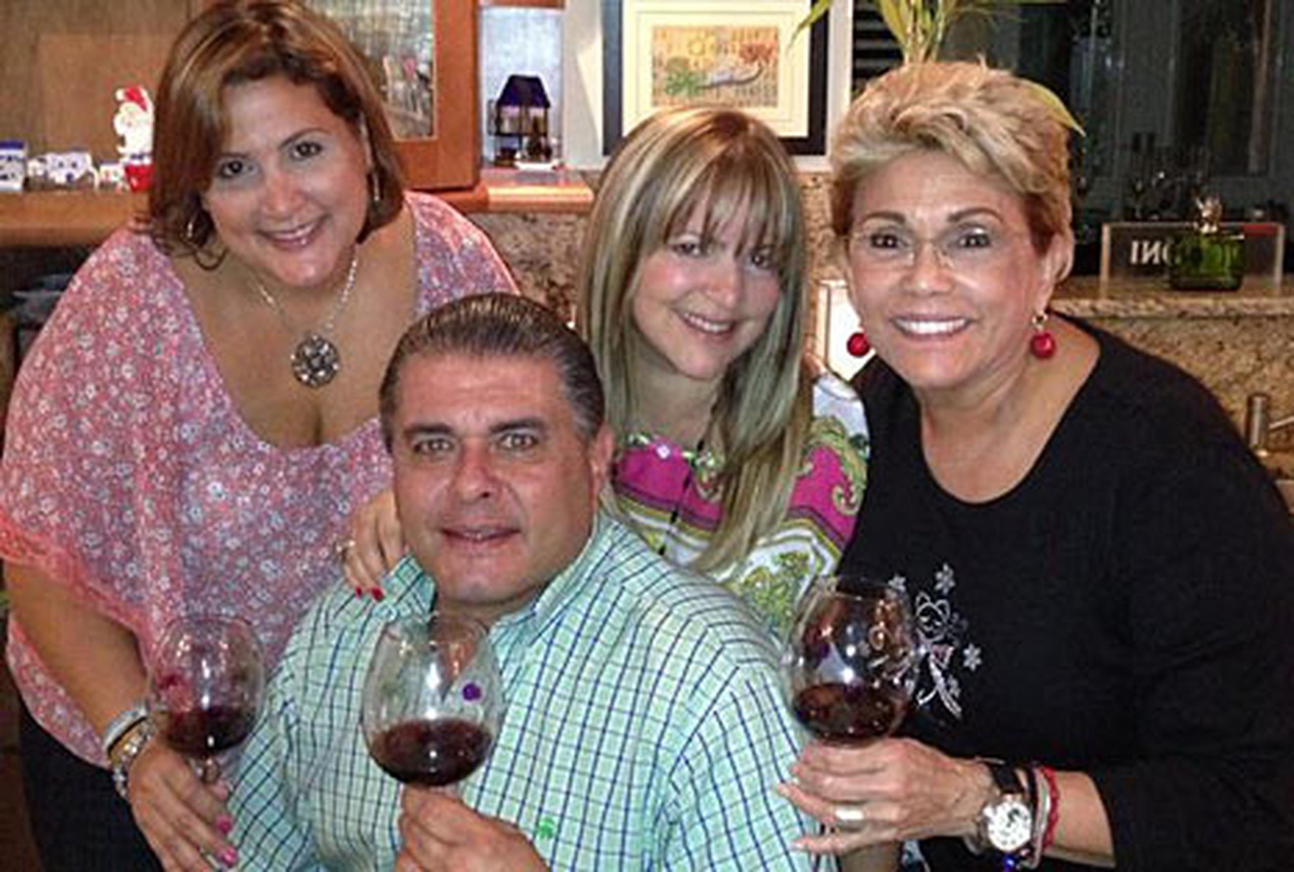 Fotos muestran a un Jorge Santini bailando y recibiendo la Navidad ...