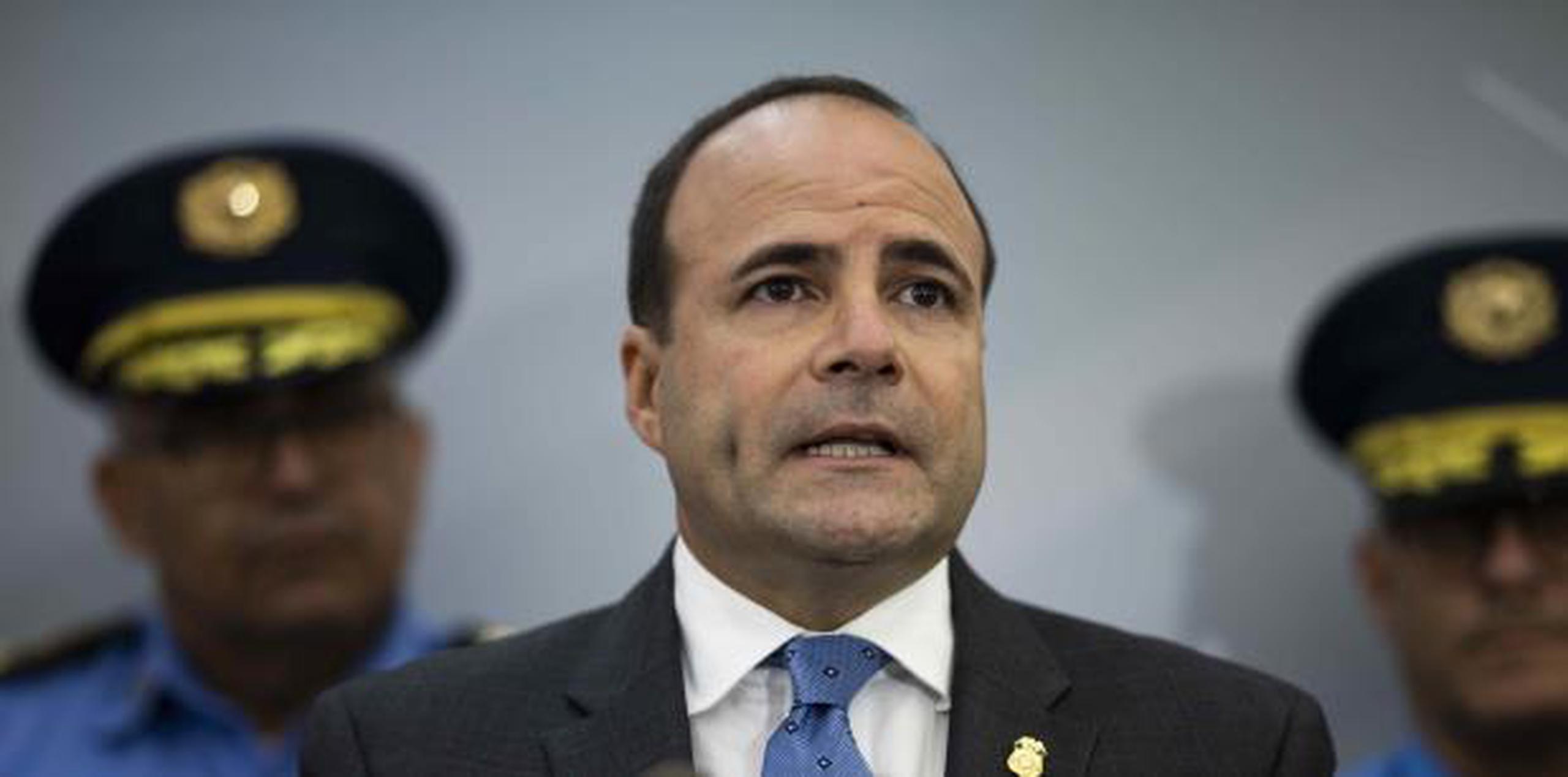 Elmer Román defiende que la Policía ande con los biombos encendidos ...