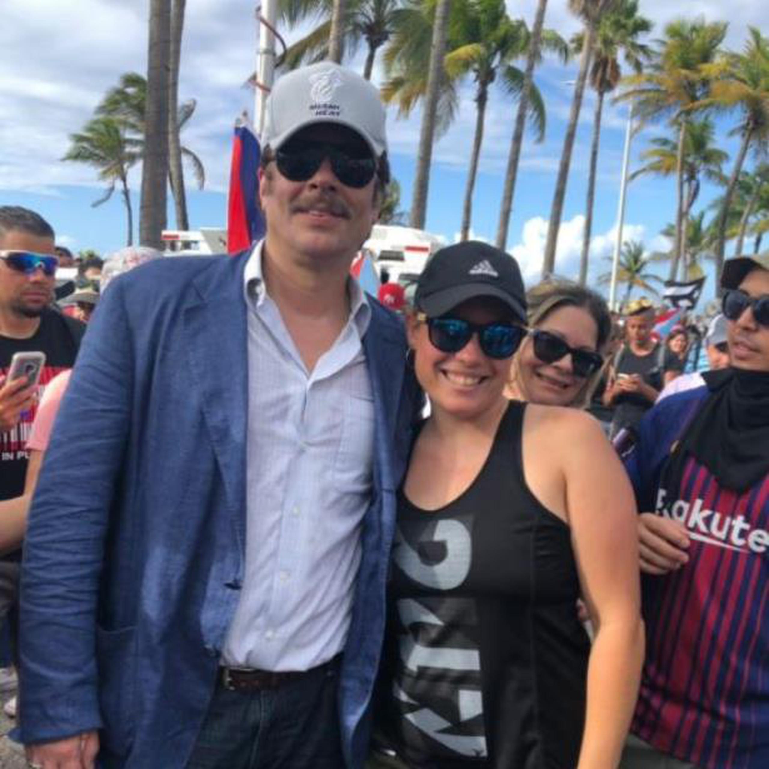 Benicio del Toro llega a la manifestación en el Capitolio - Primera Hora