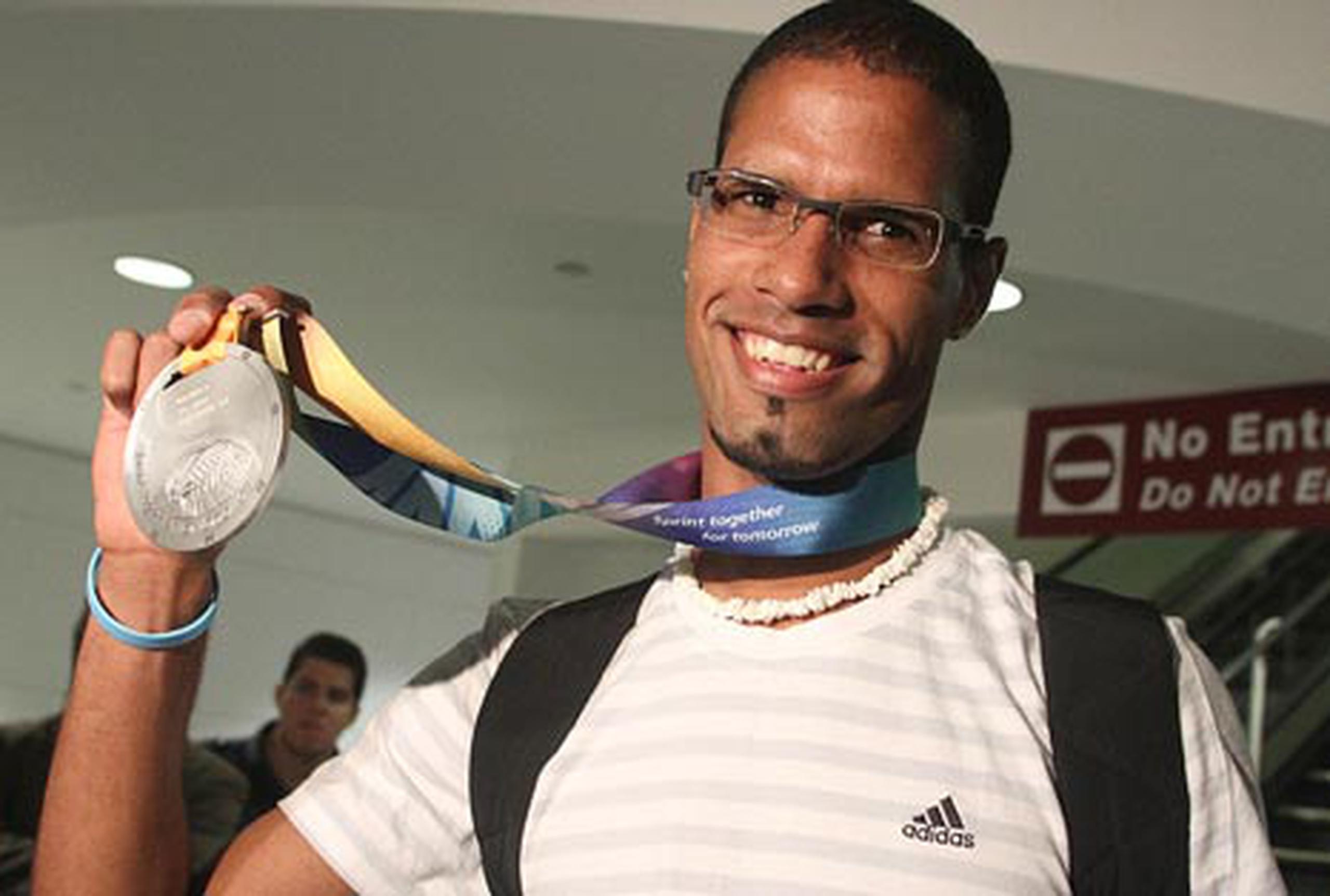Llega Javier Culson a Puerto Rico luego de ganar medalla de plata en el ...
