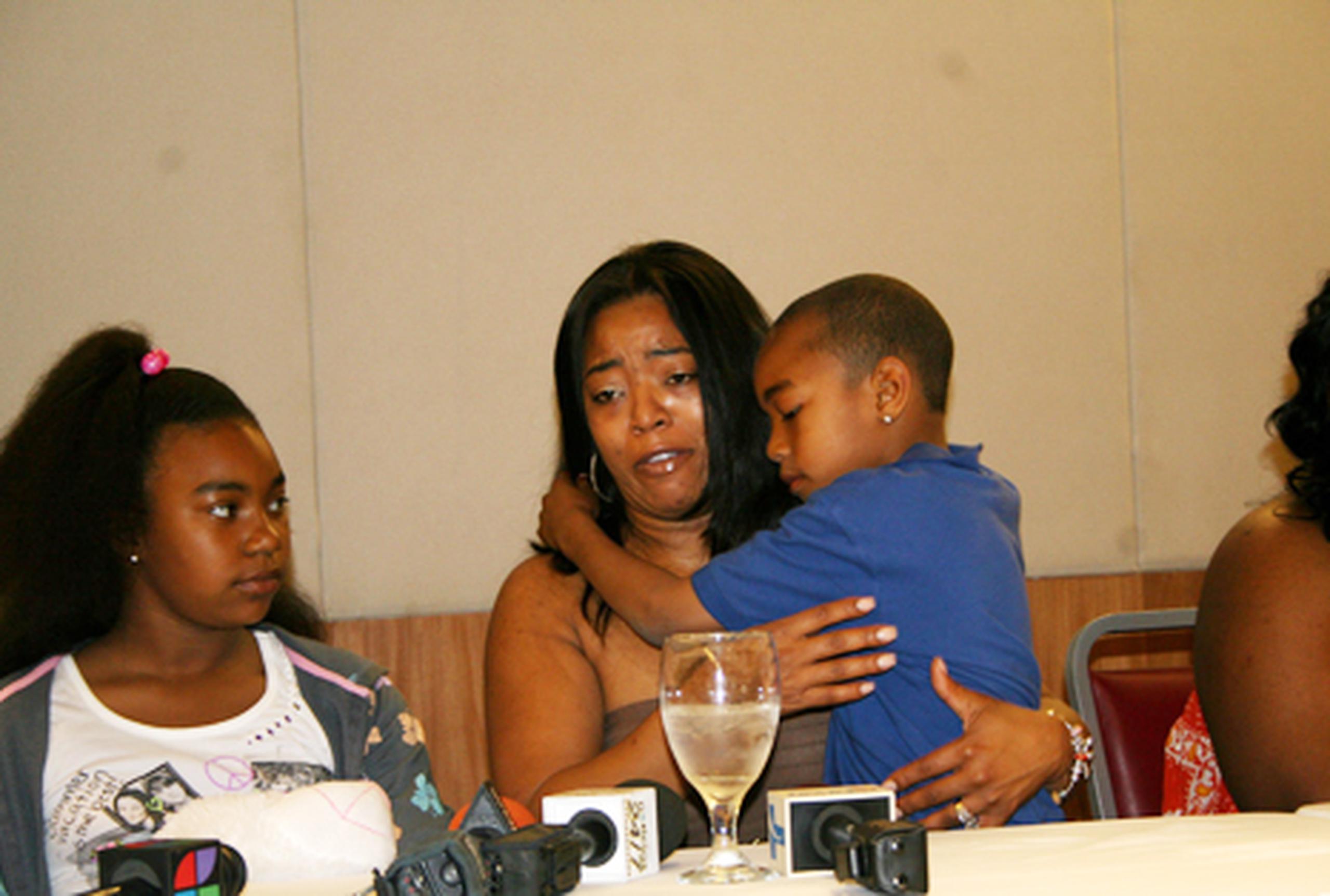 Viuda de Robert Traylor se emociona al llegar a Puerto Rico - Primera Hora