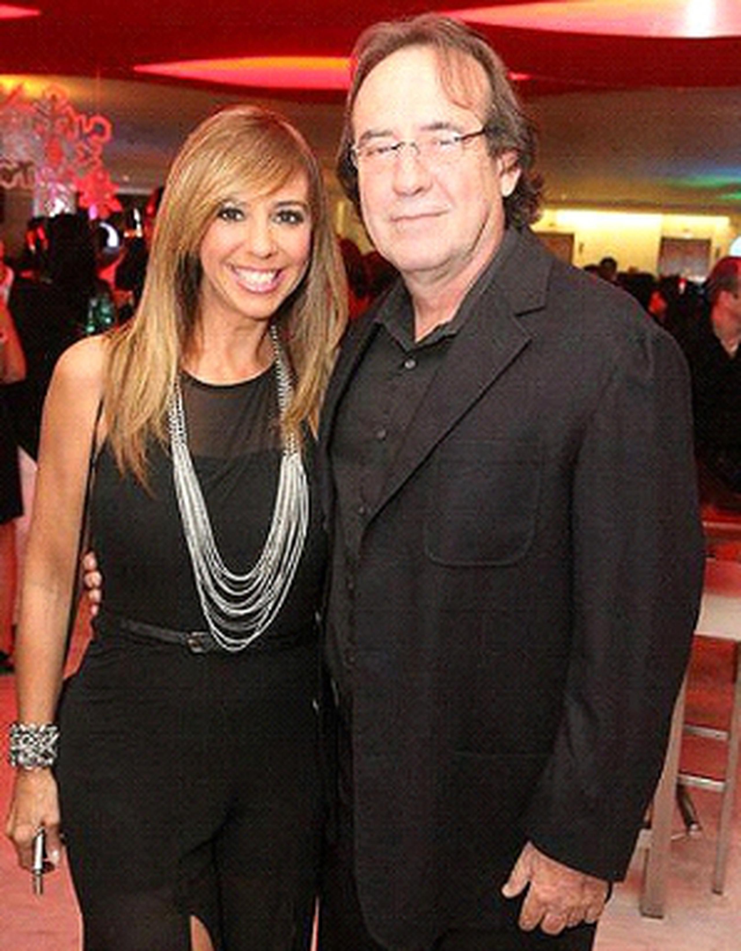 Feliz Gricel Mamery con el puesto de su marido - Primera Hora