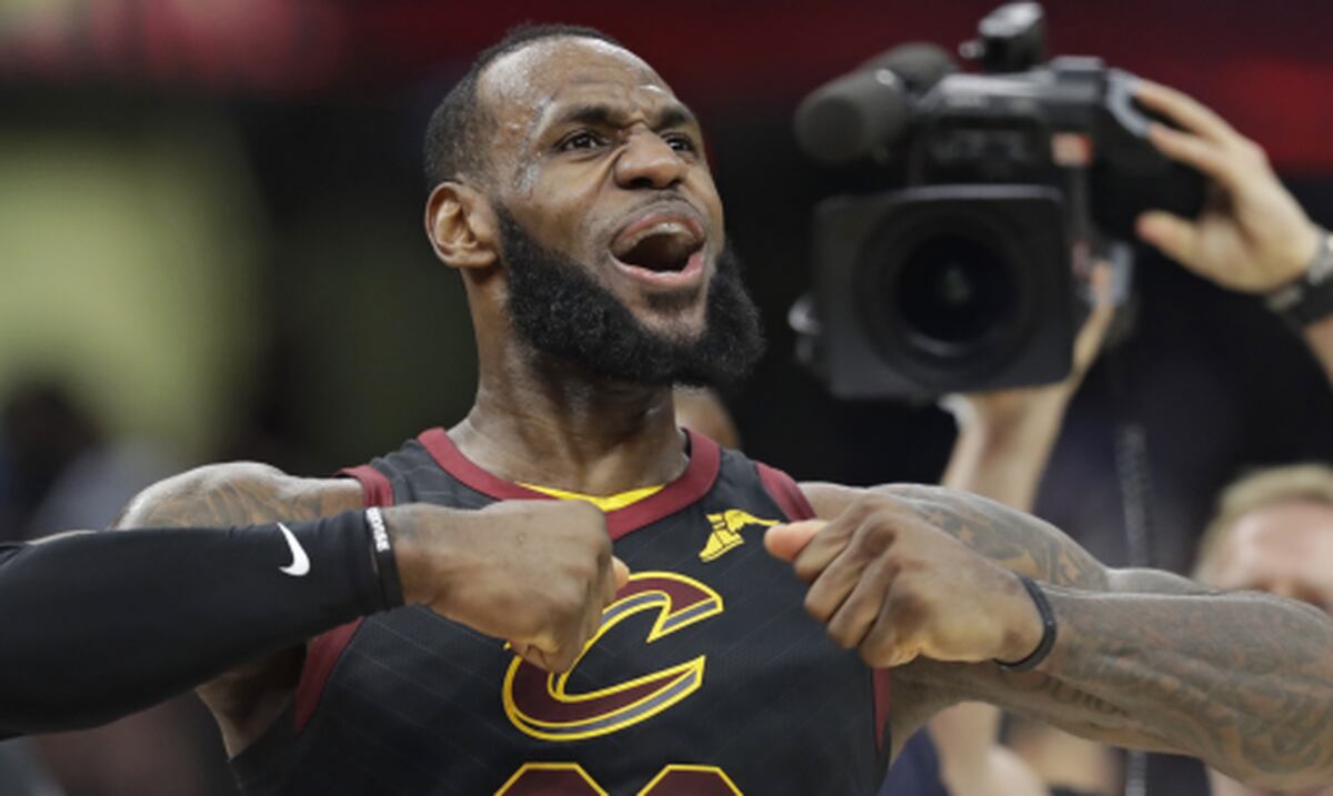 Otra noche mágica de LeBron da ventaja a los Cavaliers - Primera Hora