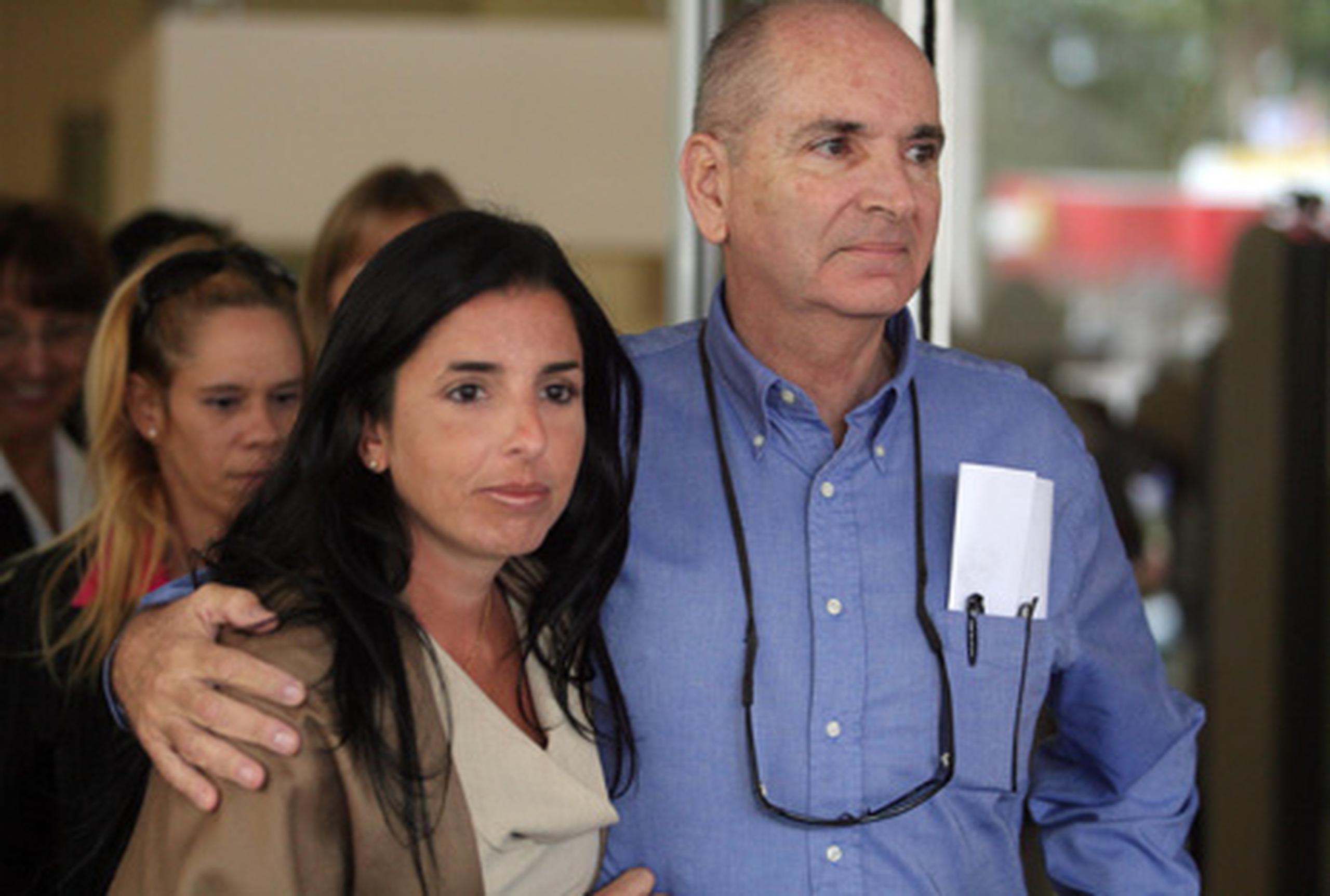 Luis Fortuño confirma que recibió sobre de manos del papá de Ana Cacho ...