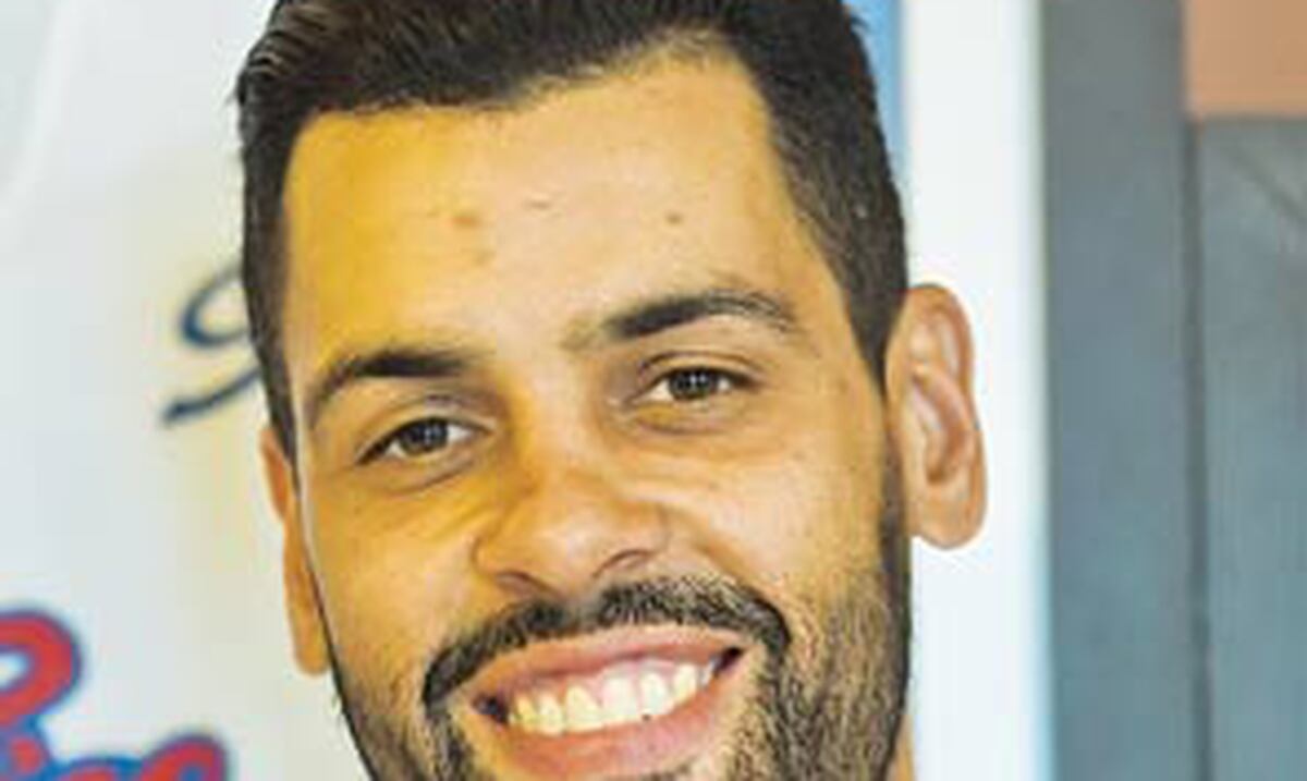 Christian Dalmau enseña casi todo su cuerpazo en Facebook - Primera Hora