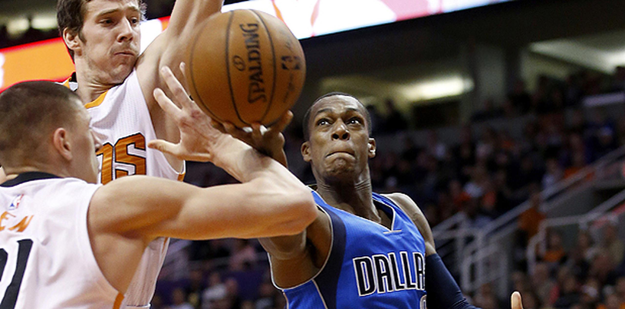 Rajon Rondo tratando de ajustarse a los Mavericks - Primera Hora